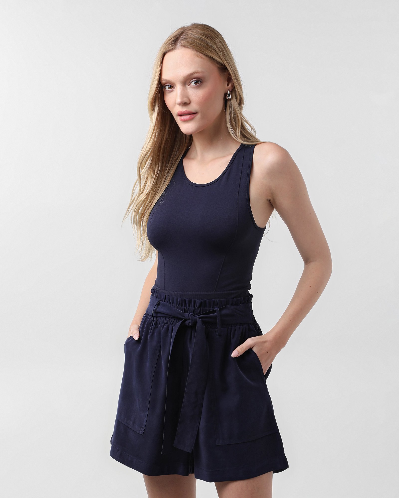 Riachuelo | Short feminino com amarração e bolsos - Azul Escuro | AK by ...