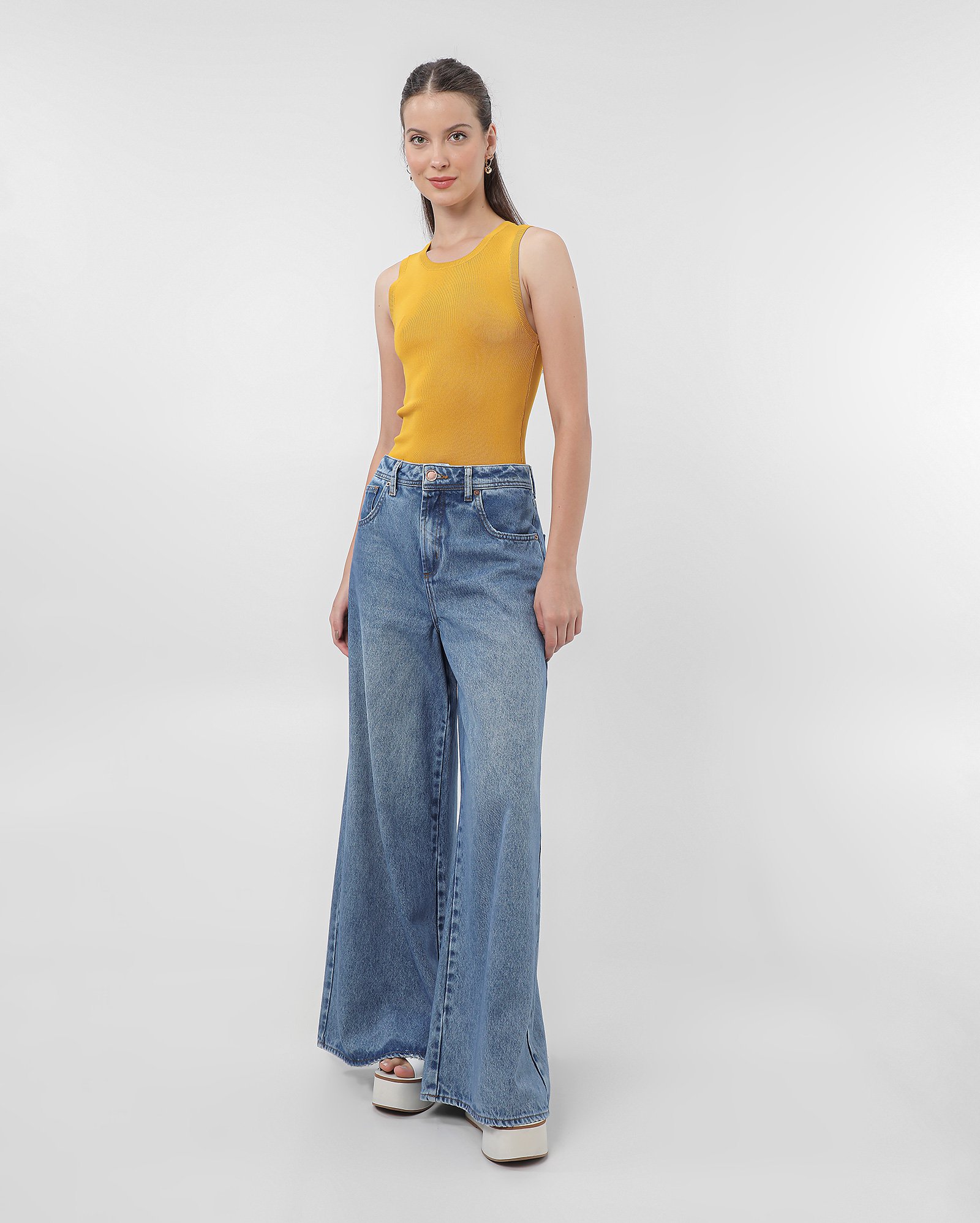 Riachuelo | Regata cropped de tricot Mila - Amarelo Gema | Pool Basics ...