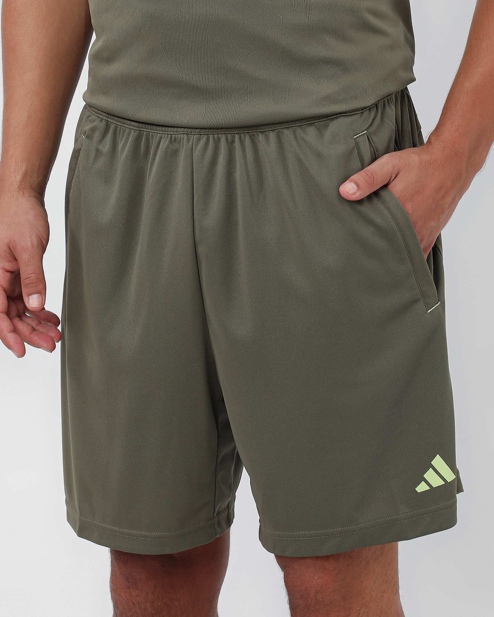 Riachuelo | Bemuda esportiva masculina seasonal IJ9615 verde | Adidas