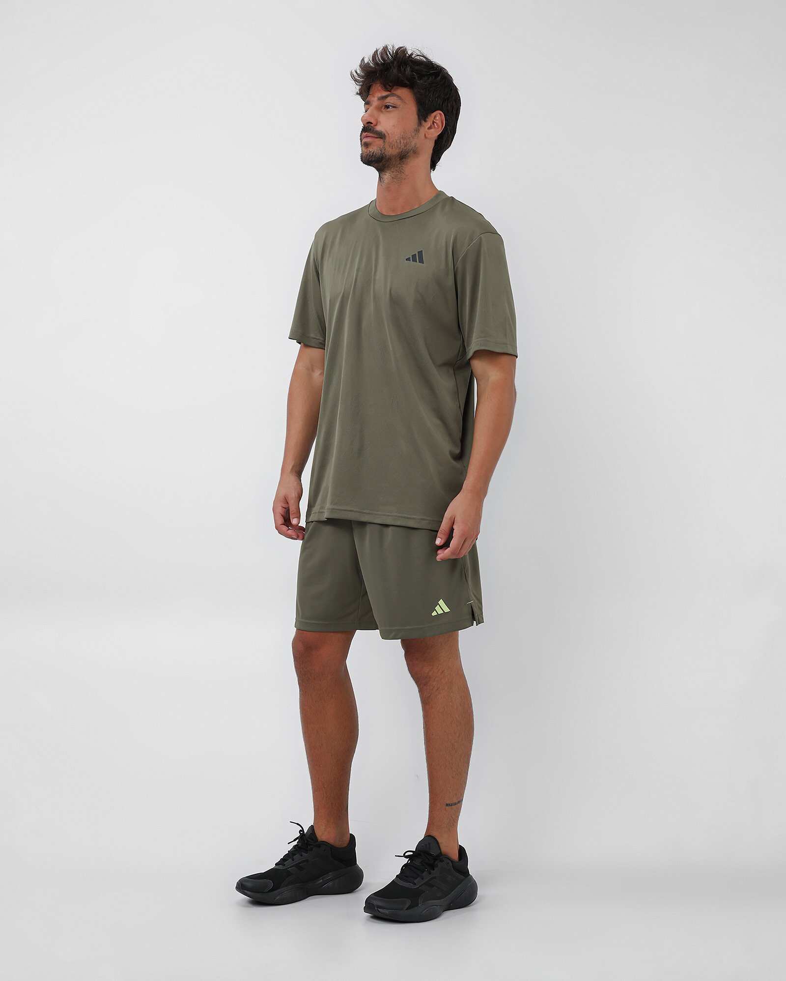 Riachuelo | Bemuda esportiva masculina seasonal IJ9615 verde | Adidas