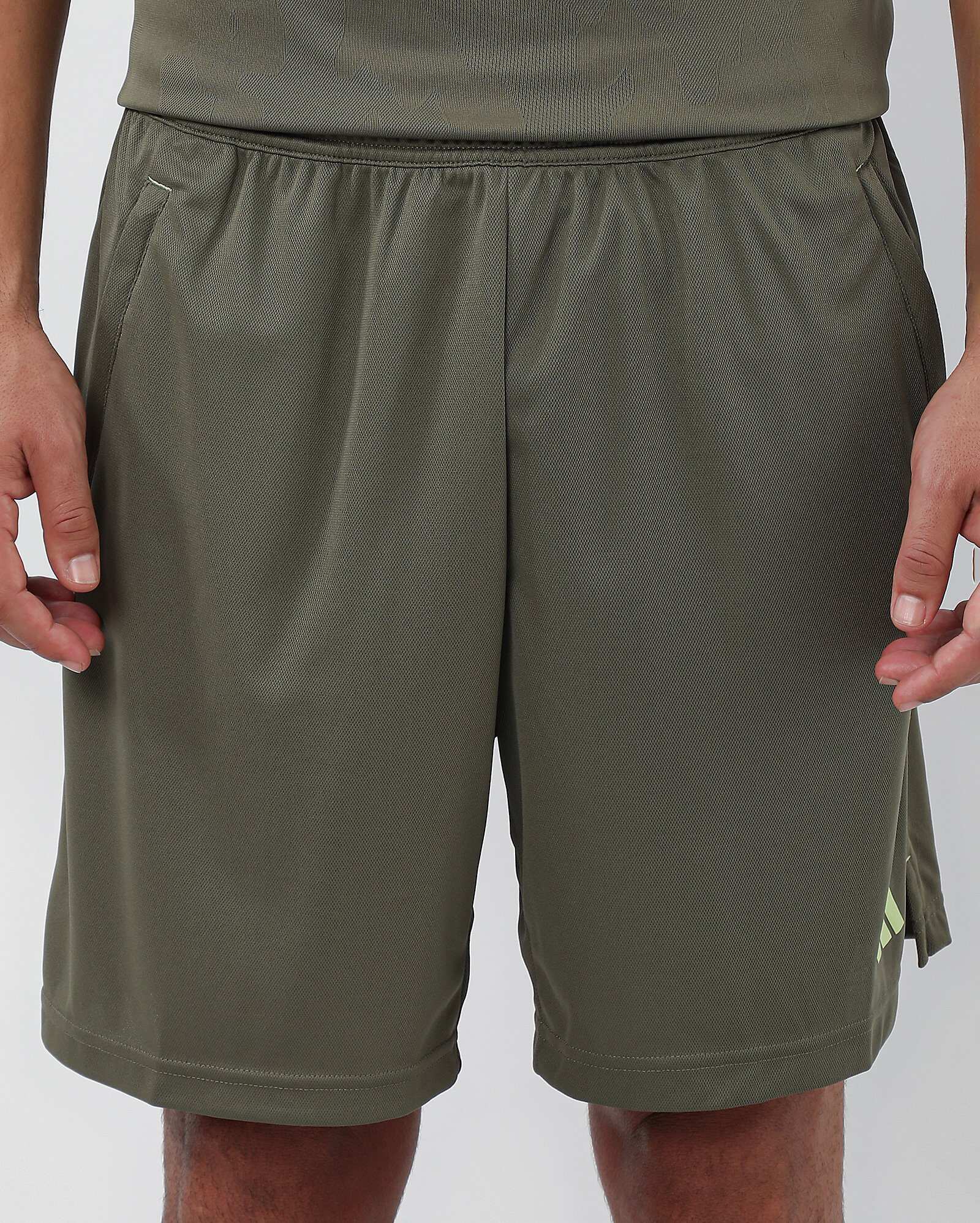 Riachuelo | Bemuda esportiva masculina seasonal IJ9615 verde | Adidas