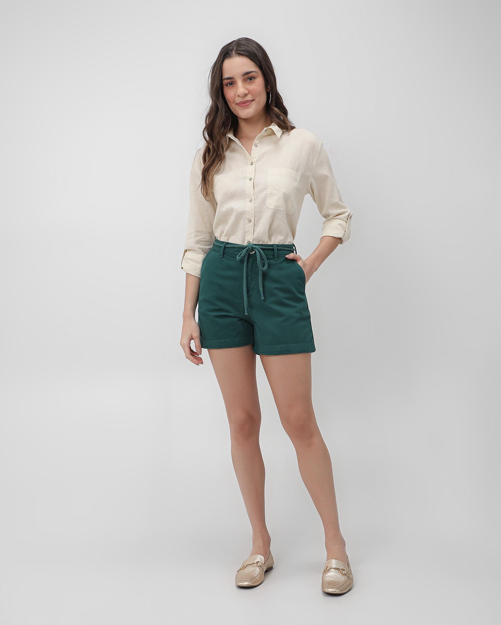 Riachuelo | Short jeans color mom com cordão trançado verde | AK by ...