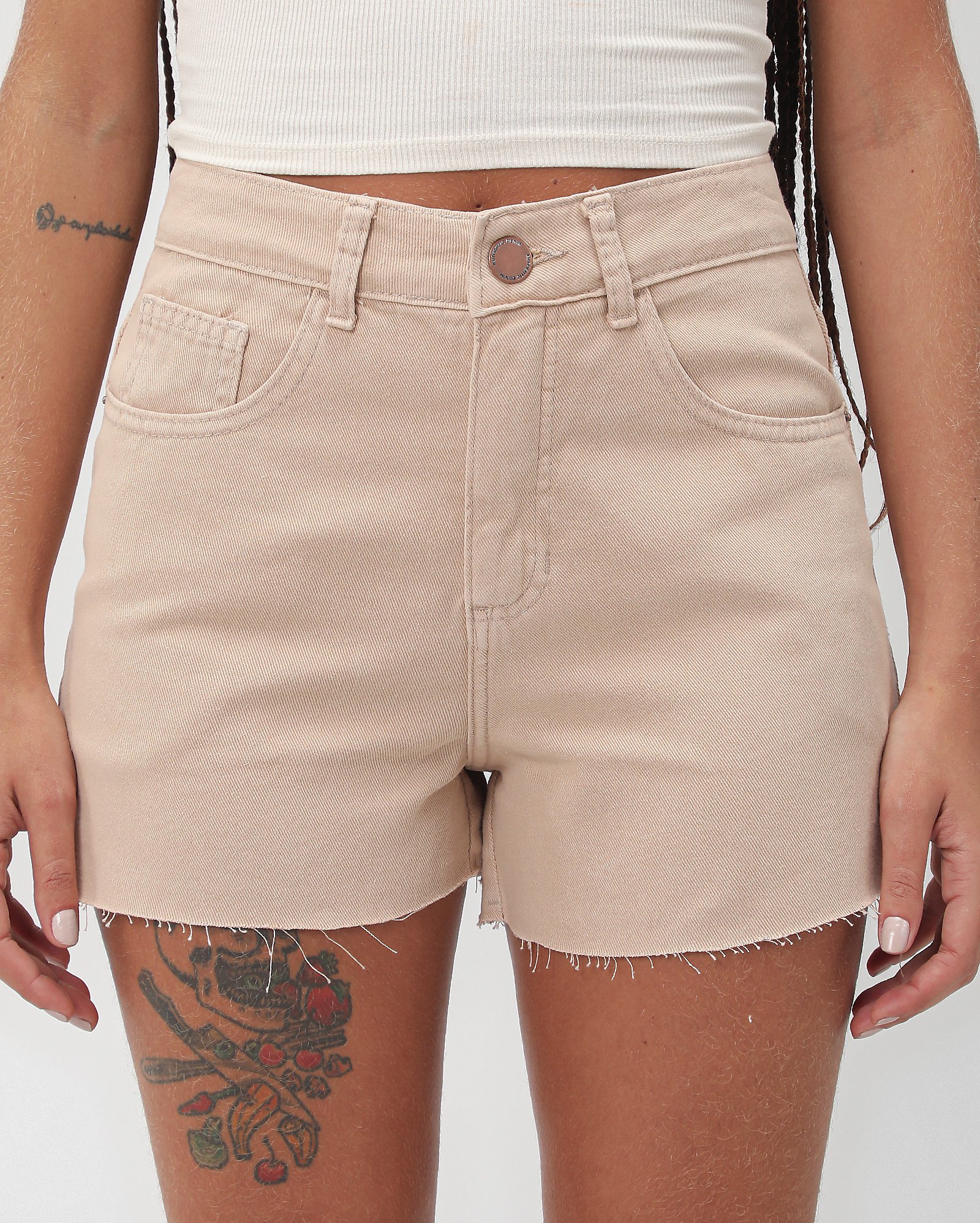 Riachuelo | Short jeans color feminino mom desfiado - Bege Claro | Pool ...