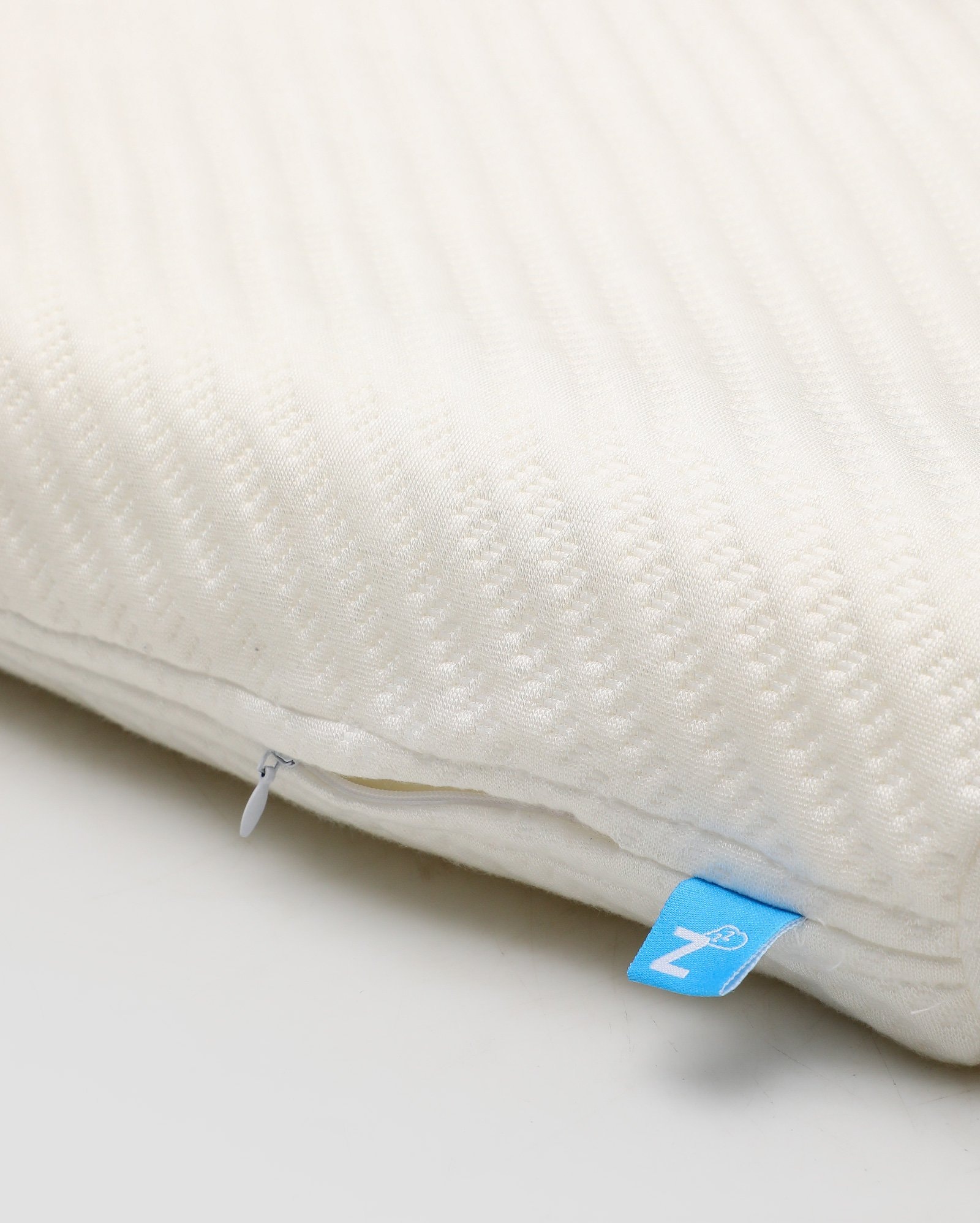 Riachuelo | Travesseiro anatômico retangular Comfort Blue branco | Z ...