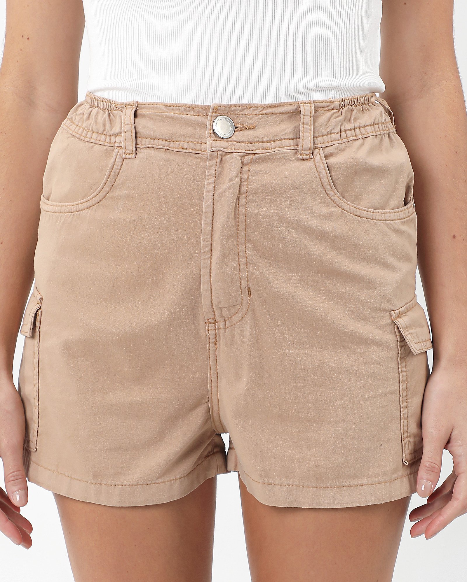 Riachuelo | Short jeans color feminino cós elástico cargo - Marrom ...