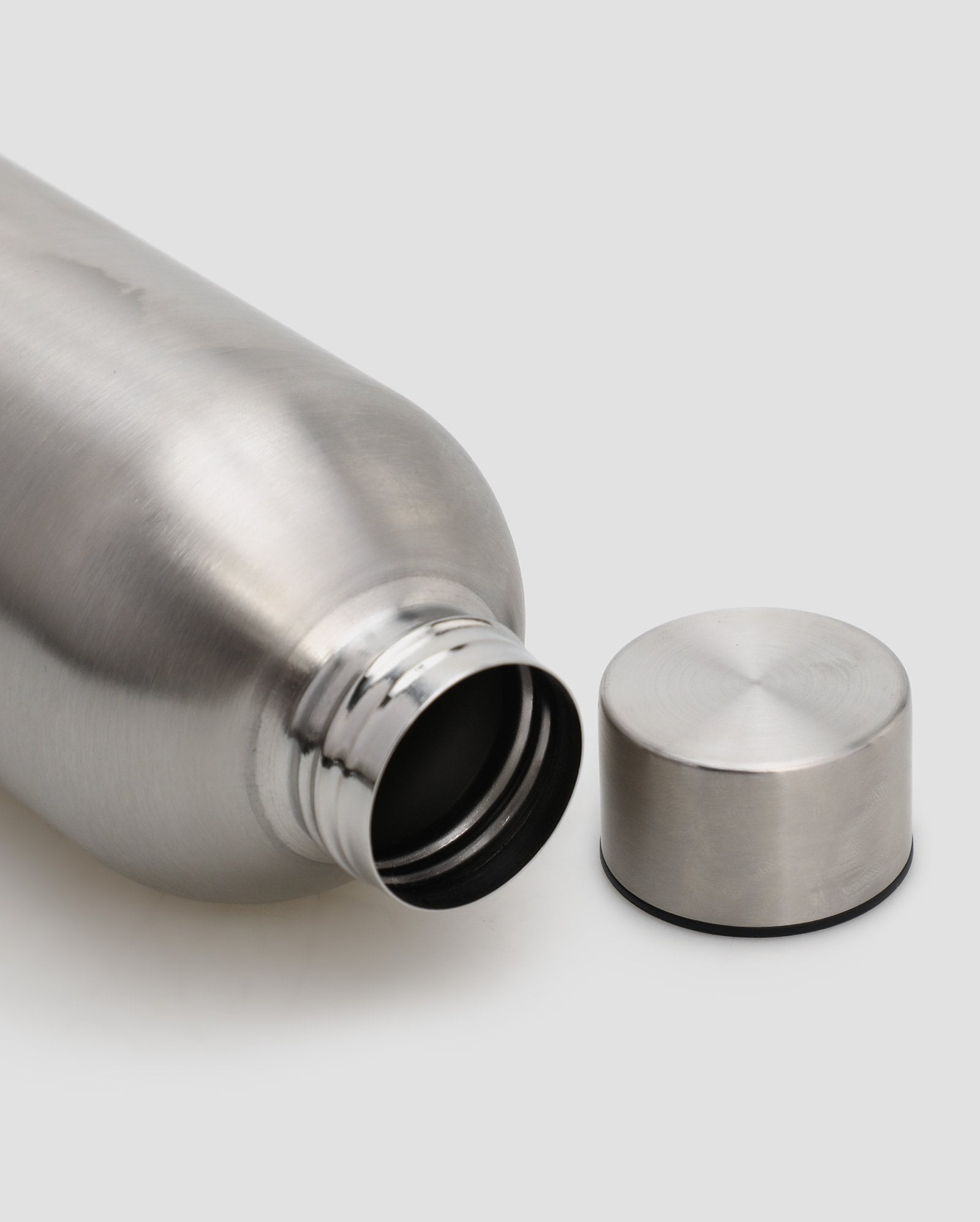 Riachuelo | Garrafa squeeze metal 750ml cinza