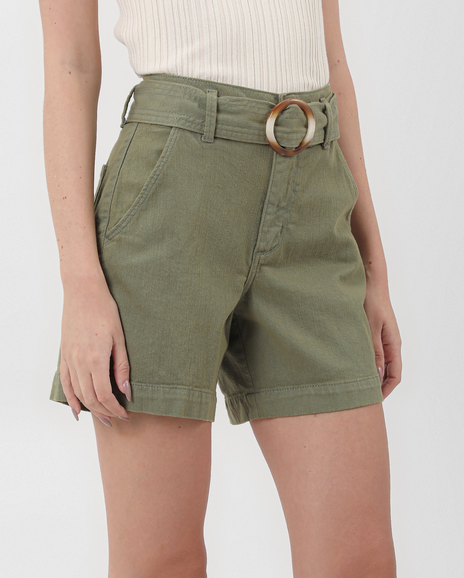 Riachuelo | Short jeans color feminino clochard com cinto verde - Verde ...