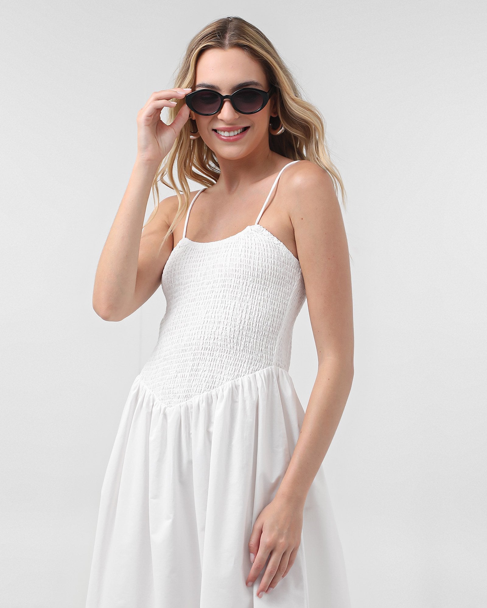 Riachuelo | Vestido midi evasê com lastex e alças finas branco | Pool