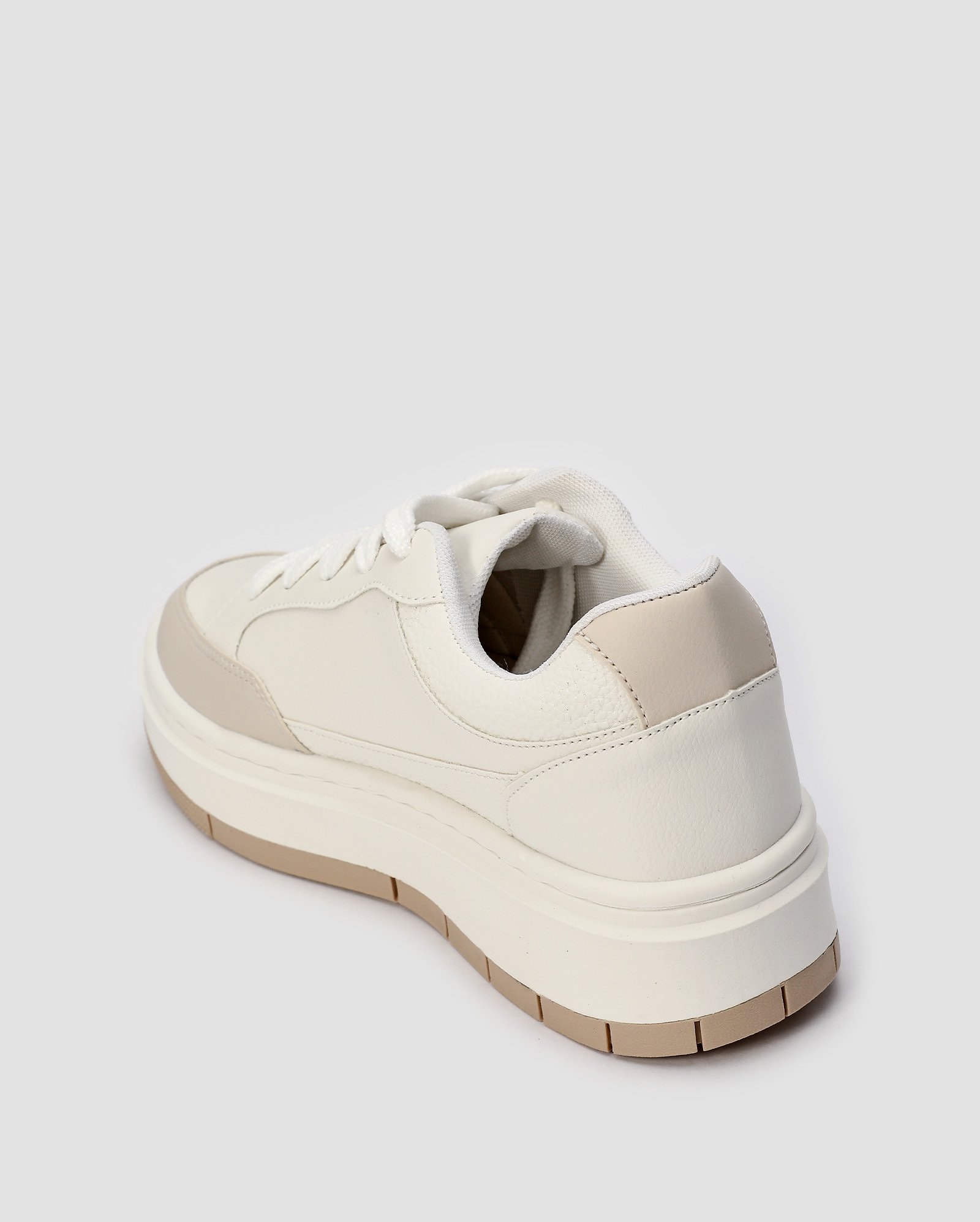 Riachuelo | Tênis feminino com recortes variados off-white | Riachuelo