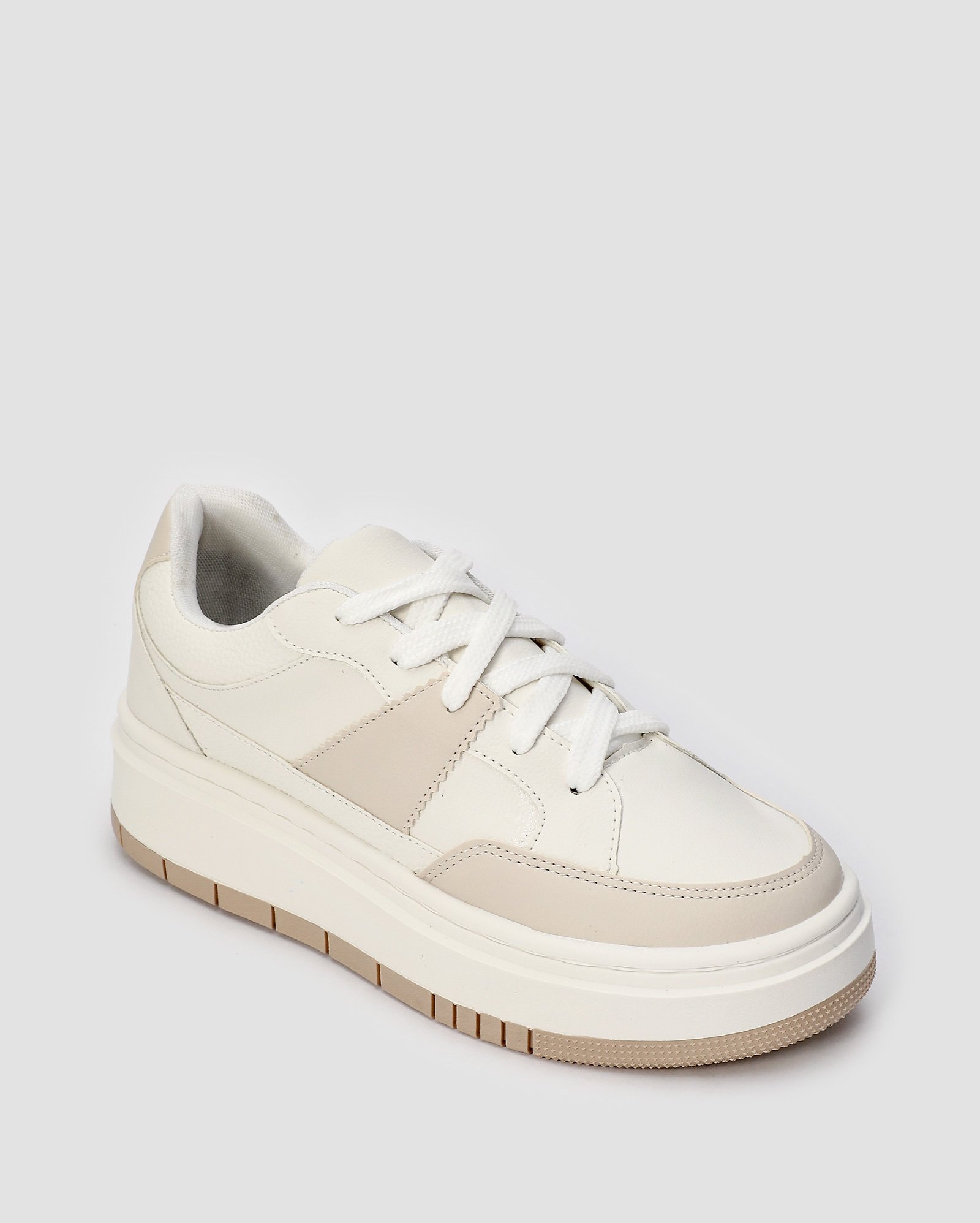 Riachuelo | Tênis feminino com recortes variados off-white | Riachuelo