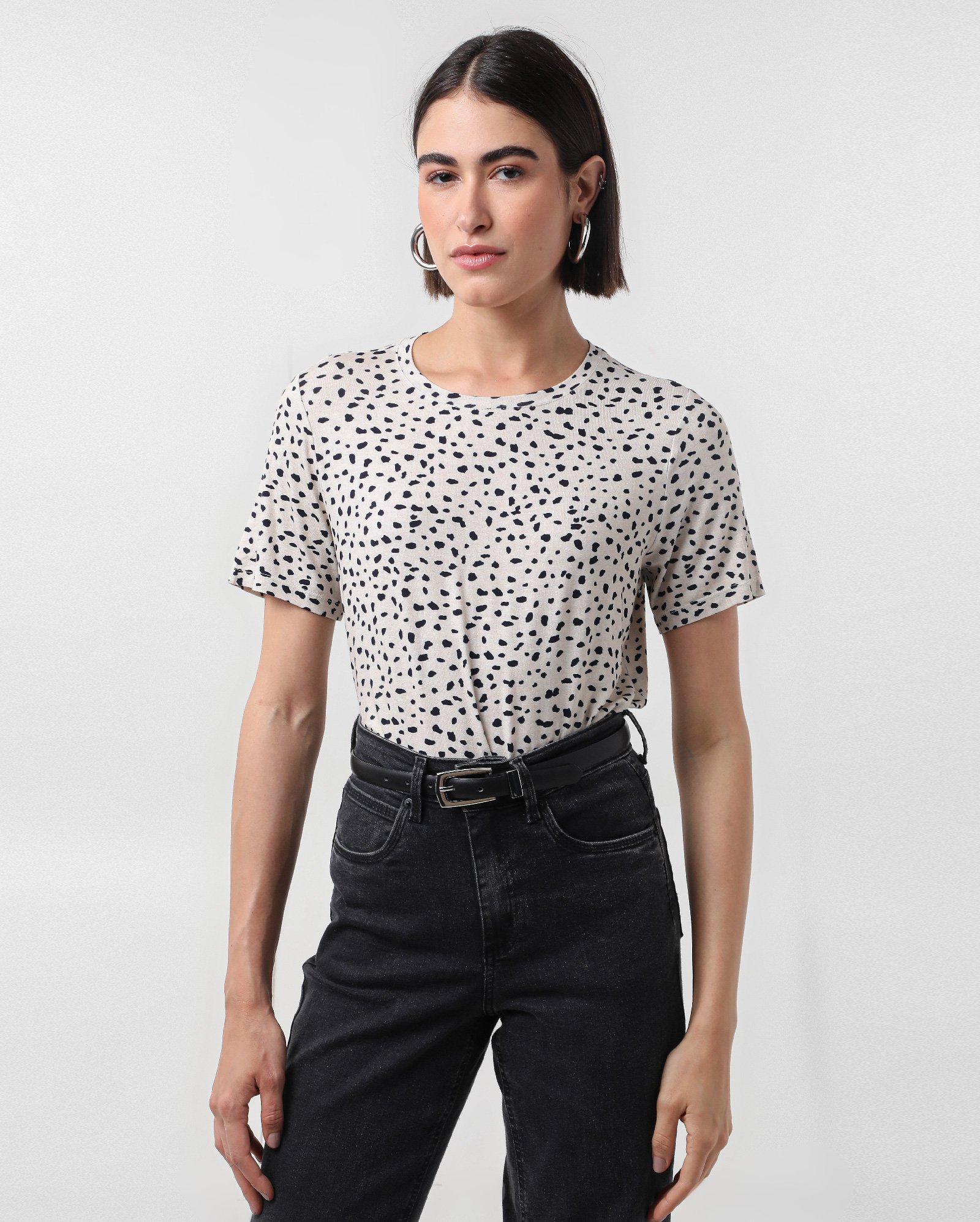 Riachuelo | Camiseta feminina ampla poá abstrato Cora branca | AK by ...