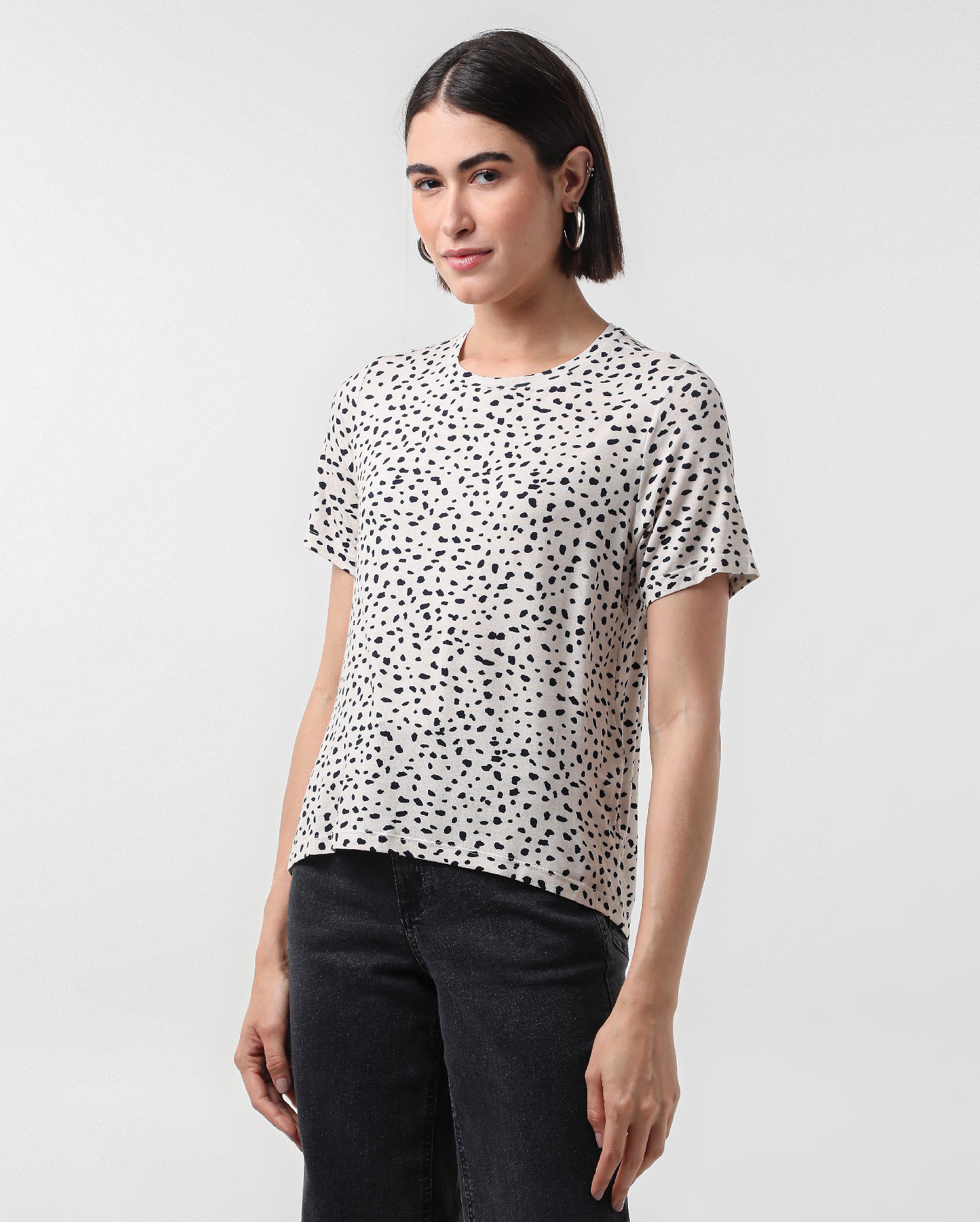 Riachuelo | Camiseta feminina ampla poá abstrato Cora branca | AK by ...