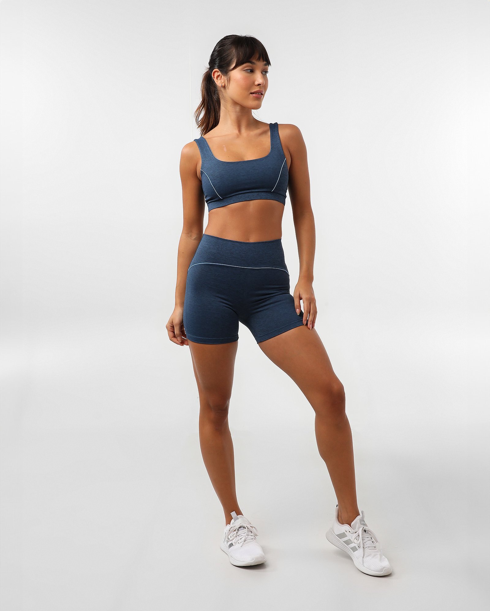 Riachuelo | Top treino em poliamida rajadinha com viés azul | BodyWork by Riachuelo