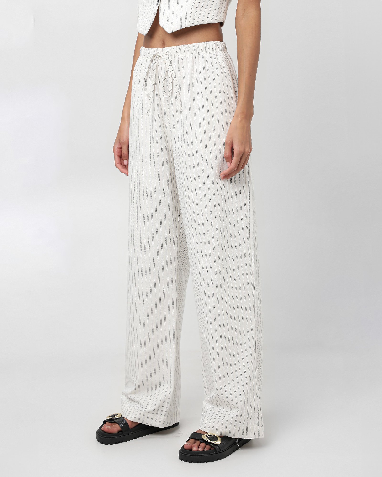 Riachuelo | Calça feminina relaxed risca de giz off-white | AK by Riachuelo