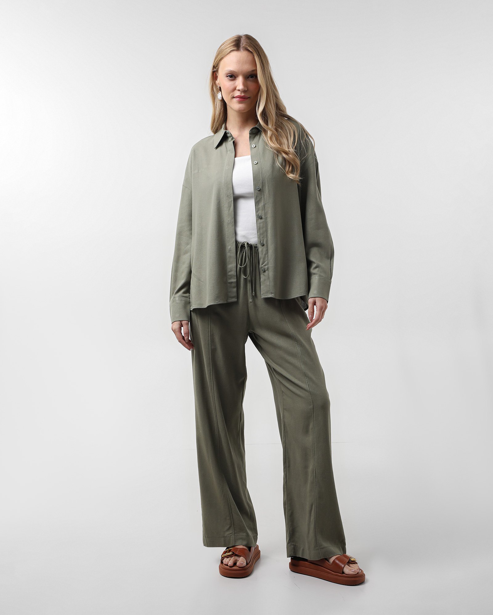 Riachuelo | Camisa feminina em viscolinho ampla - Verde Musgo | AK by ...