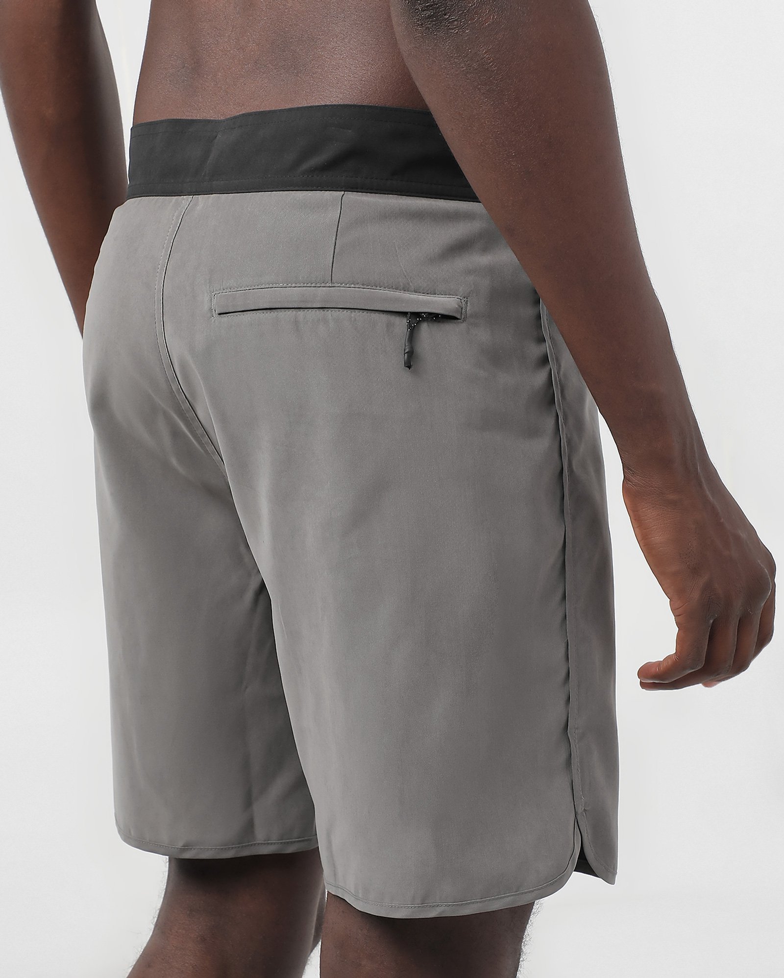 Riachuelo | Bermuda surf masculina com cordão lisa - Cinza | Pool