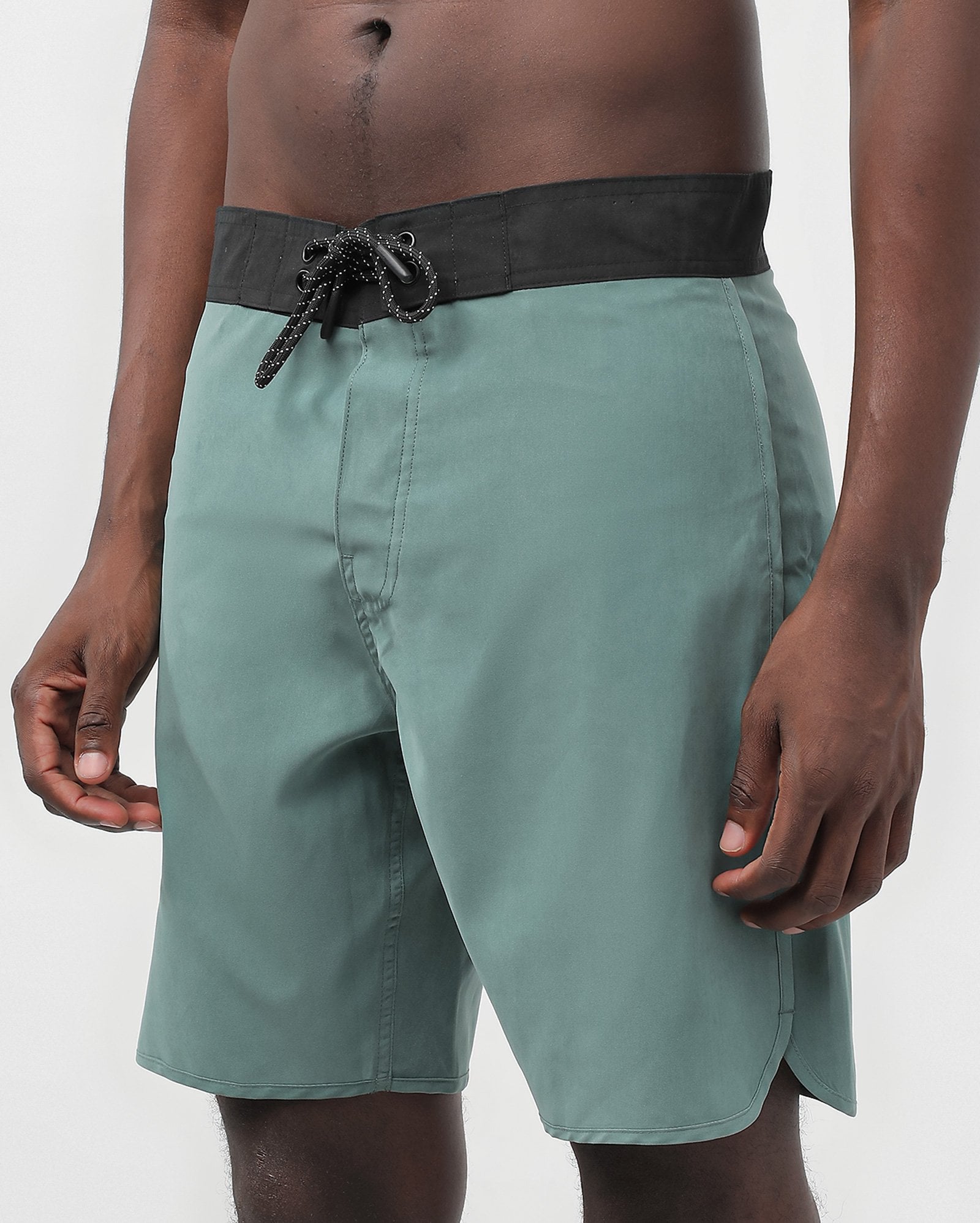 Riachuelo | Bermuda surf masculina com cordão lisa - Verde Claro | Pool