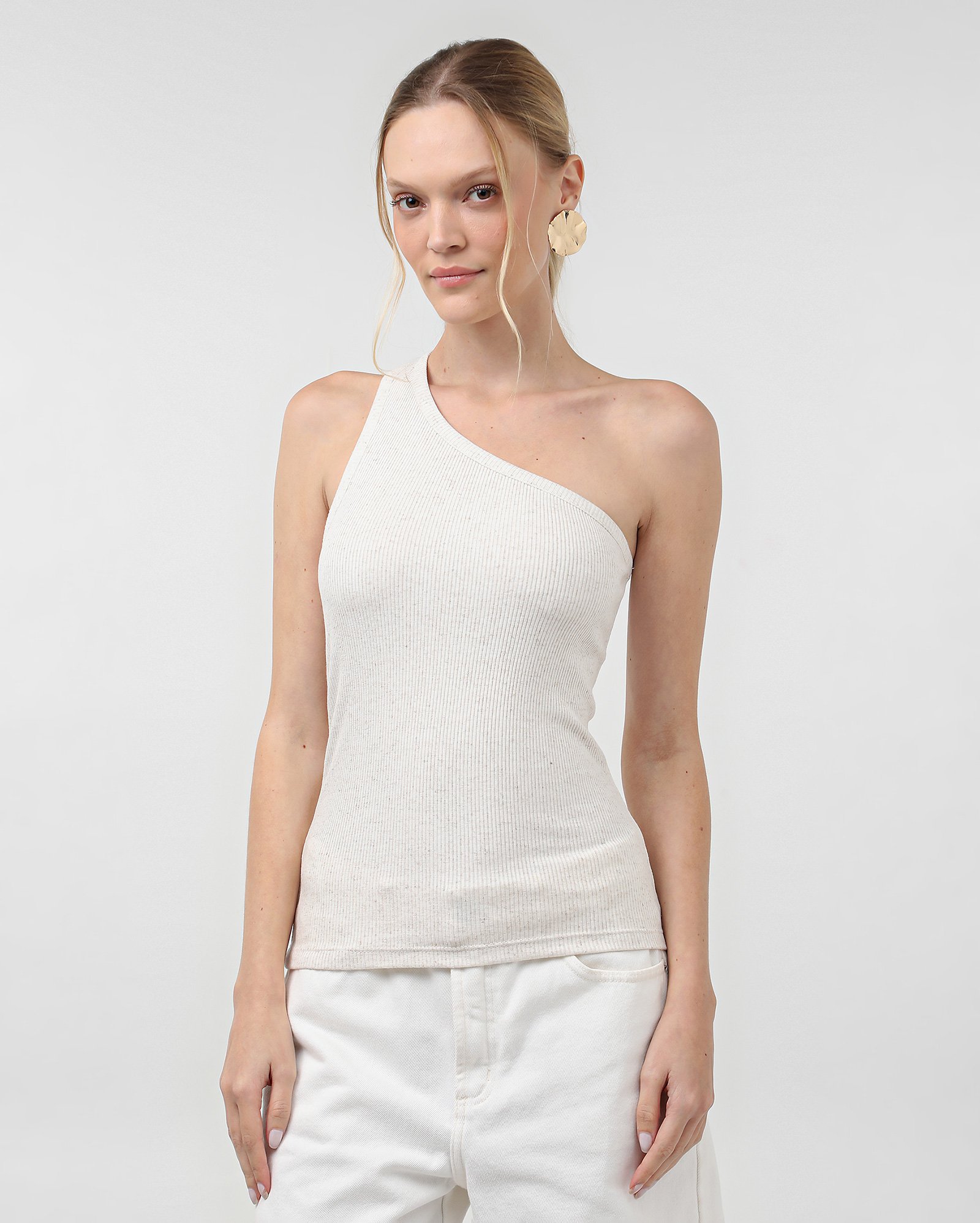 Riachuelo | Regata feminina assimétrica ombro único em viscolinho bege ...