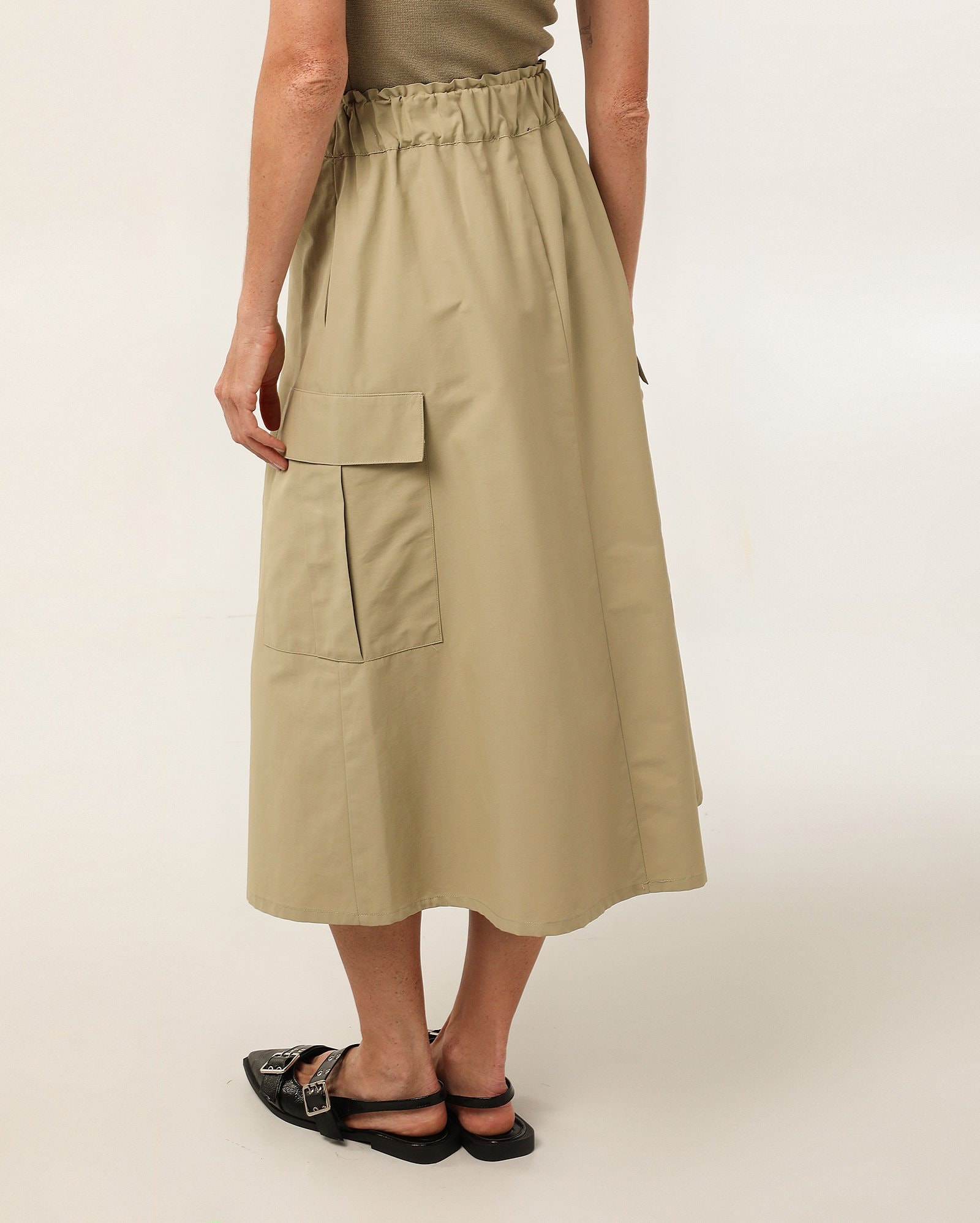 Riachuelo | Saia midi evasê com bolsos cargo cós elástico - Verde Musgo ...