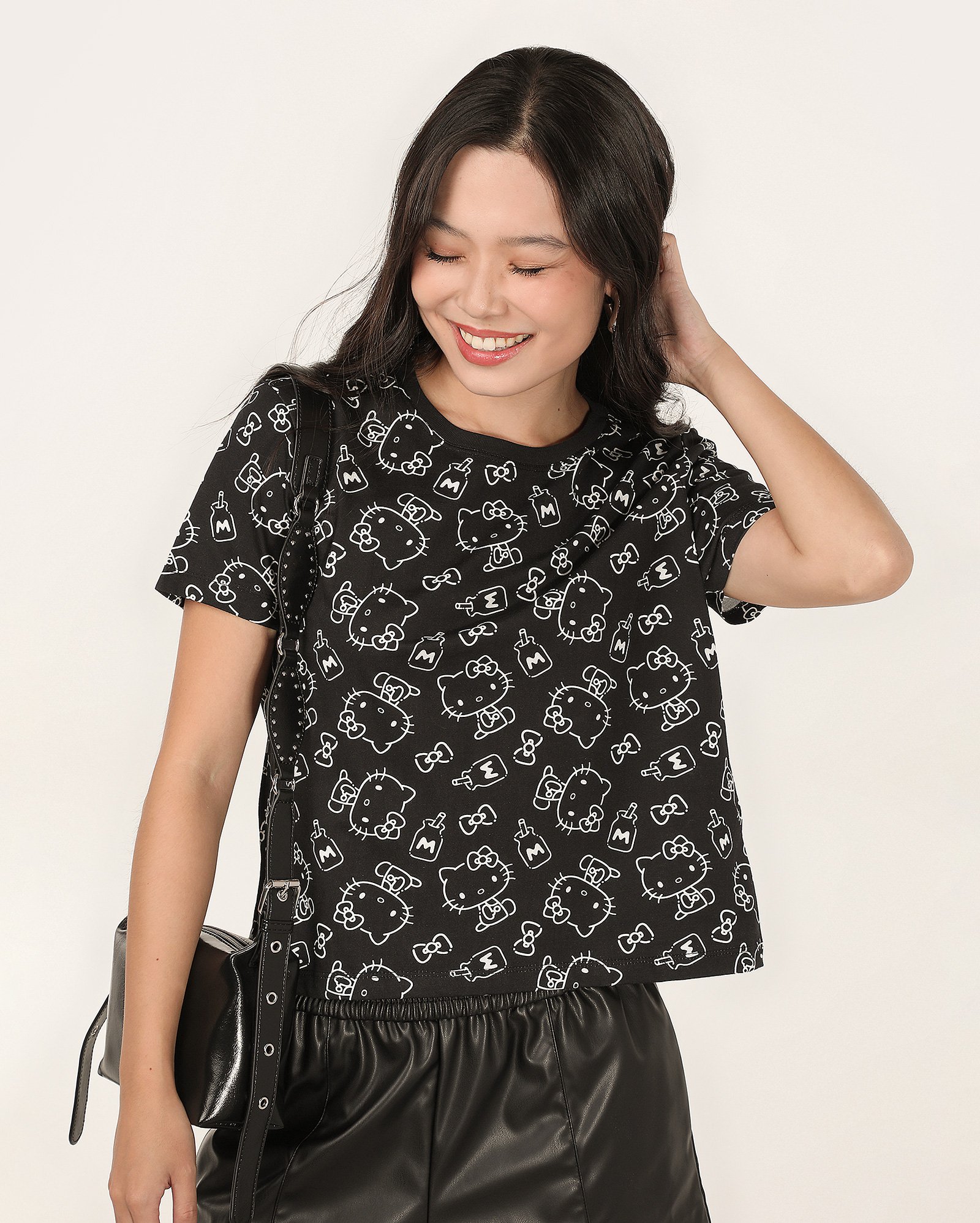 Riachuelo | Camiseta feminina ampla full Hello Kitty preta | Sanrio