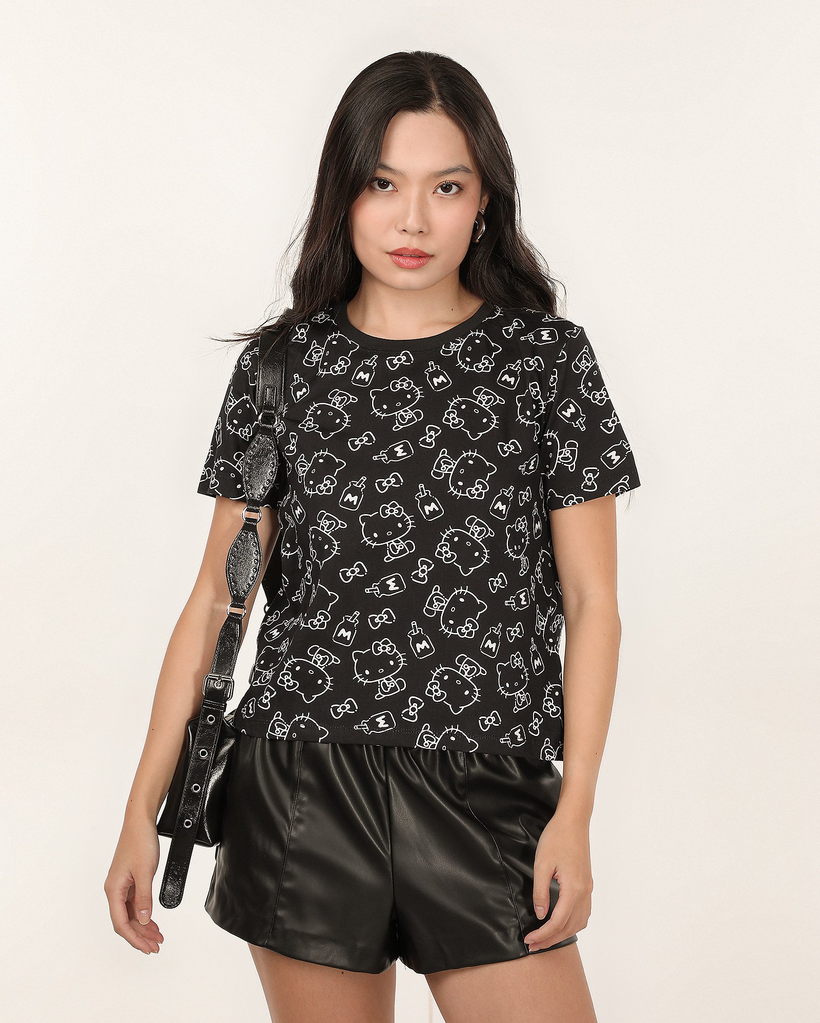 Riachuelo | Camiseta feminina ampla full Hello Kitty preta | Sanrio