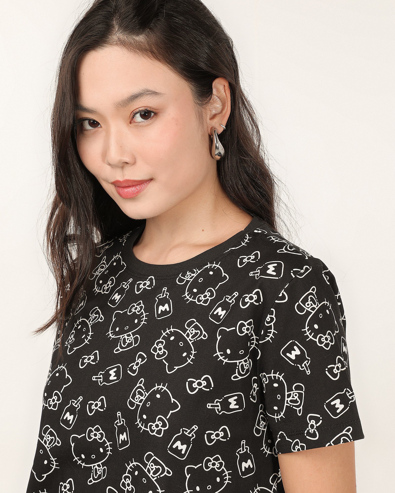 Riachuelo | Camiseta feminina ampla full Hello Kitty preta | Sanrio