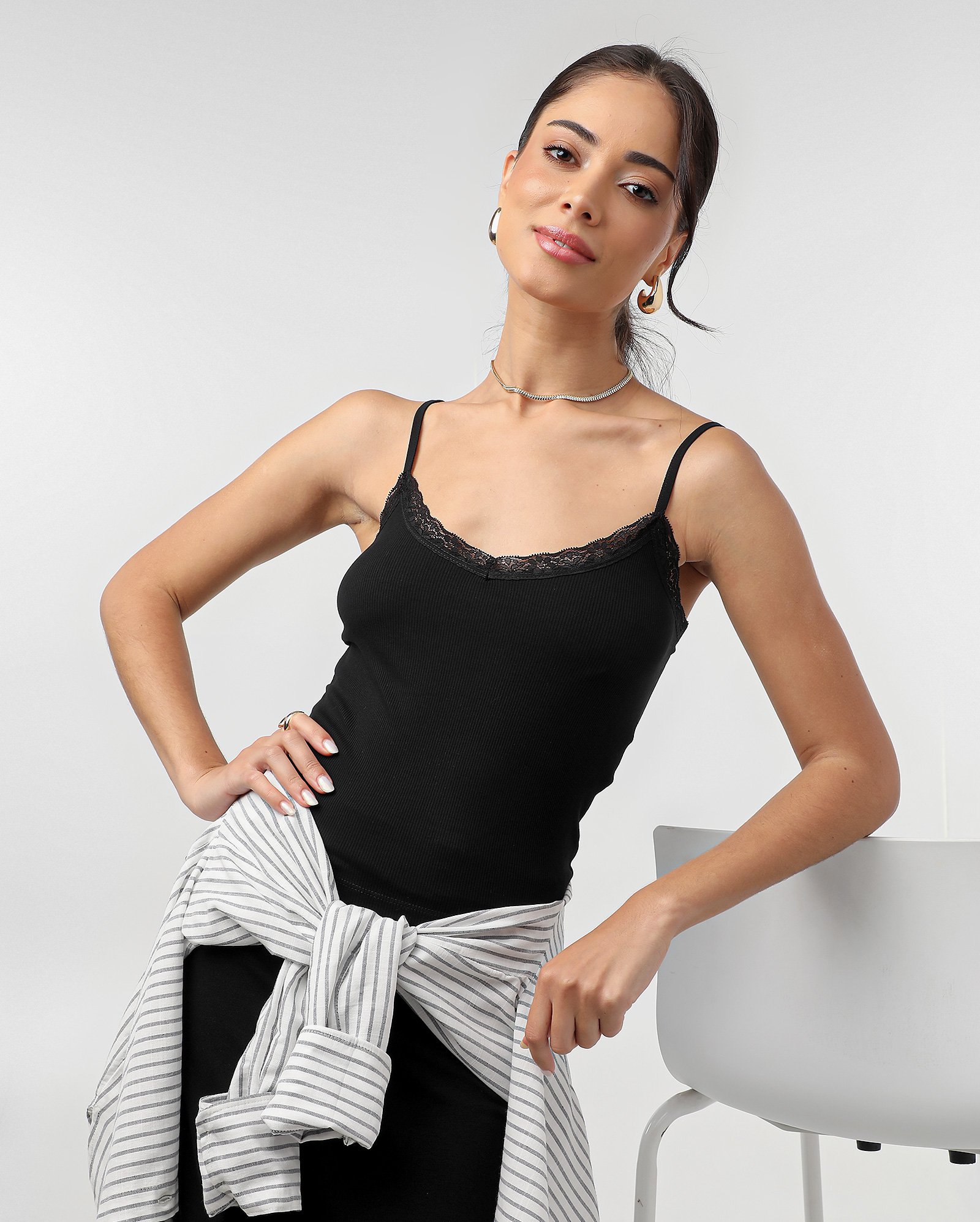 Riachuelo | Regata feminina canelada Alex decote renda preta | Pool