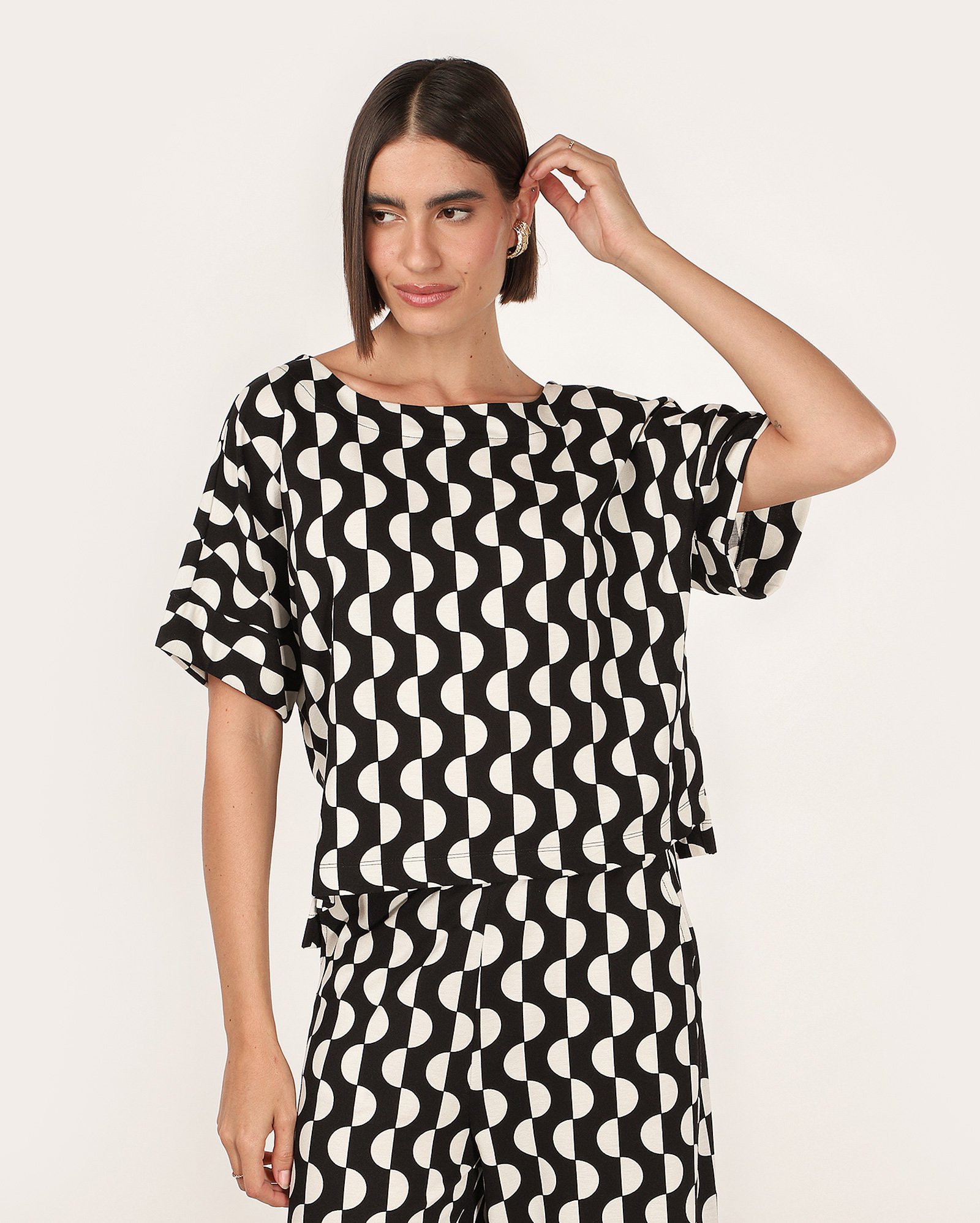 Riachuelo | Blusa feminina ampla Marbella em viscose poá abstrato preto ...