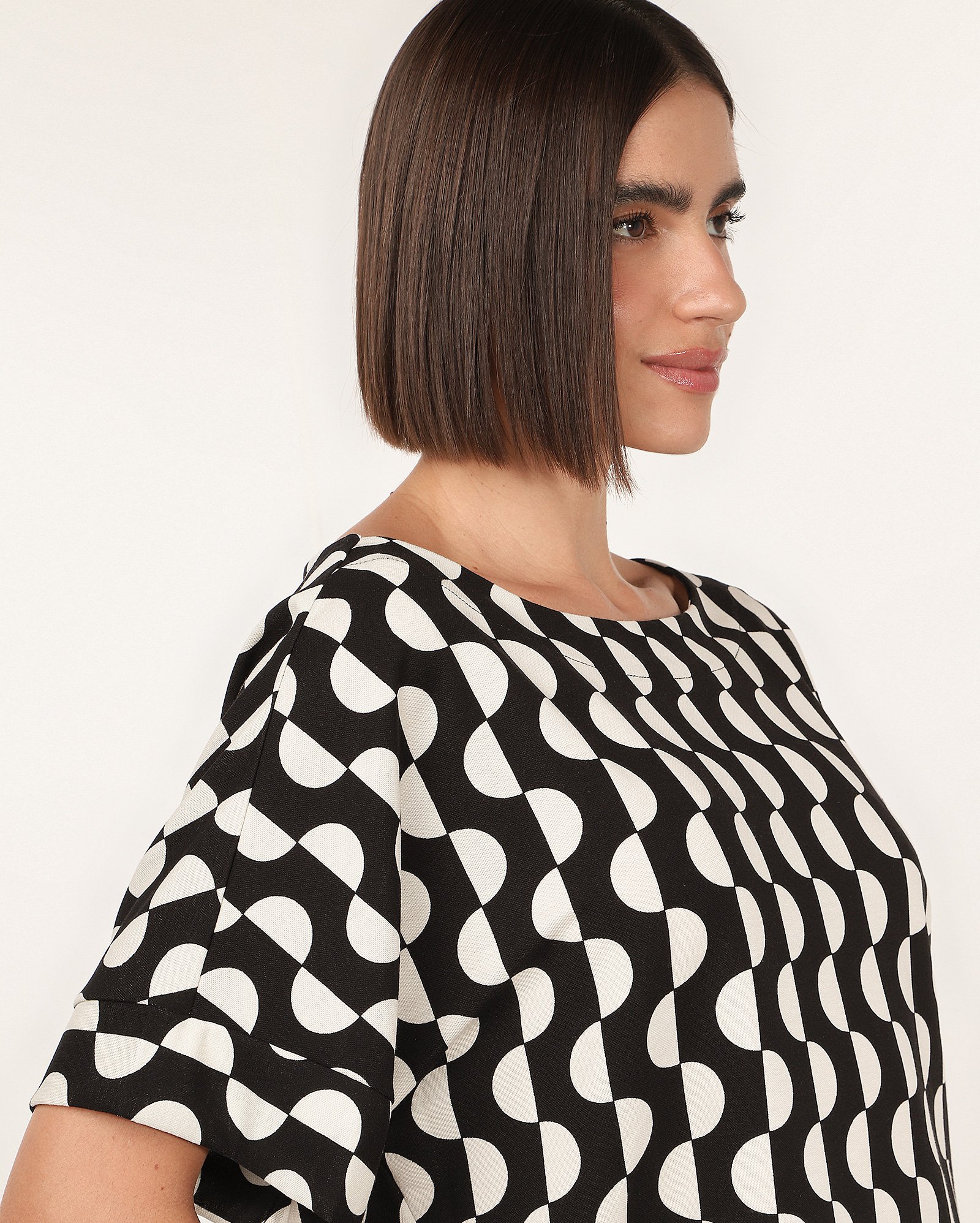 Riachuelo | Blusa feminina ampla Marbella em viscose poá abstrato preto ...