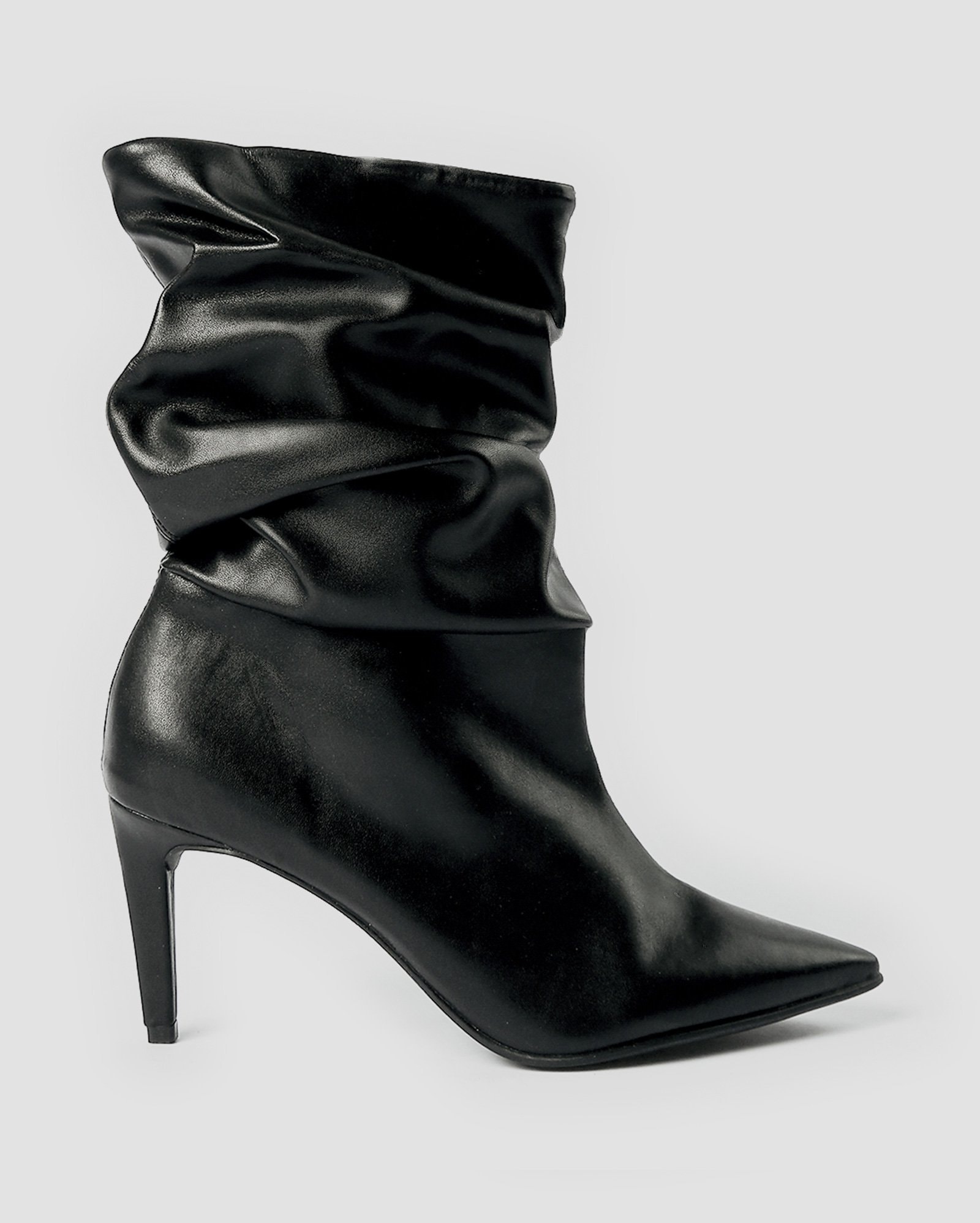 Riachuelo | Bota feminina sloucht de cano médio fino - Preto