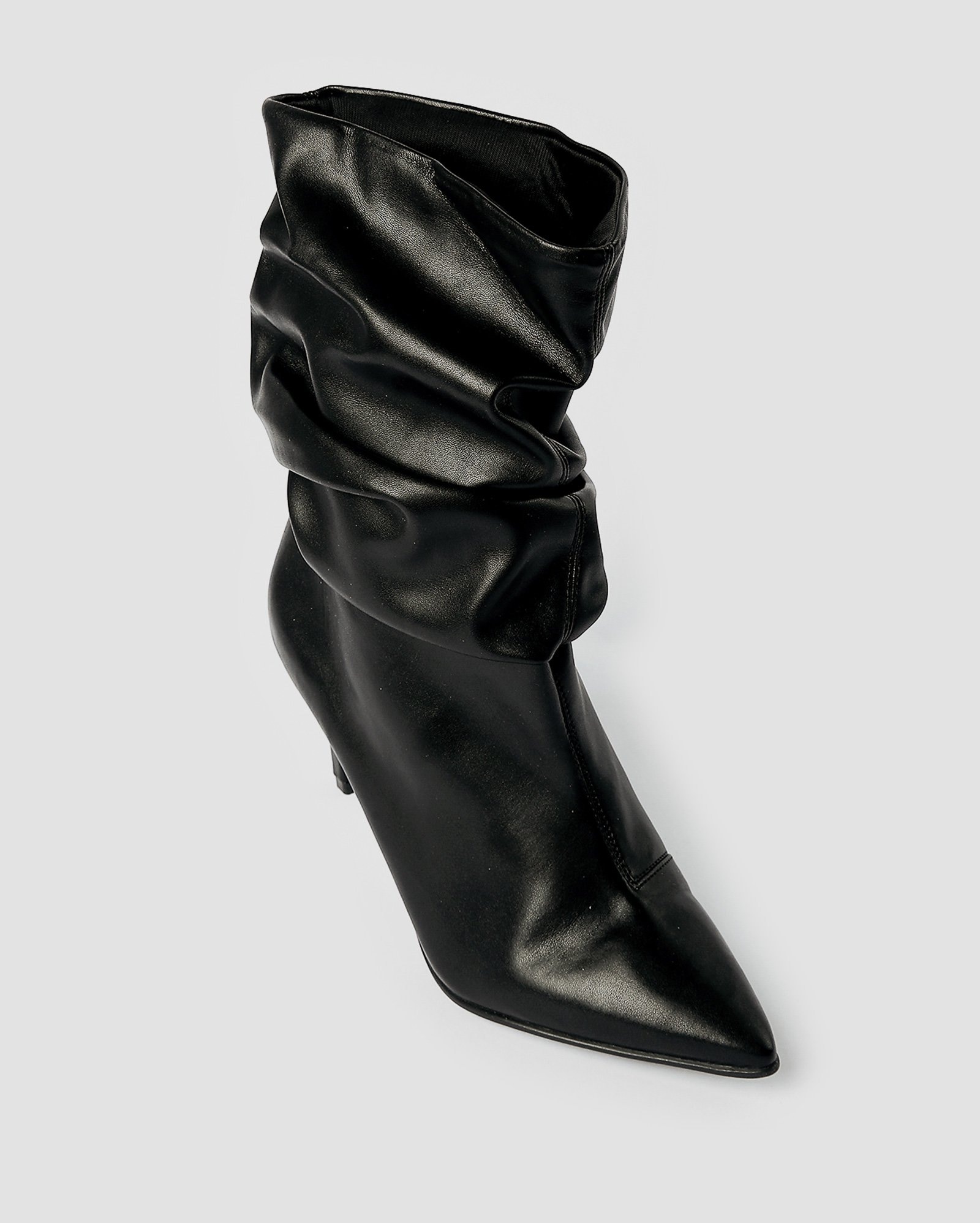 Riachuelo | Bota feminina sloucht de cano médio fino - Preto