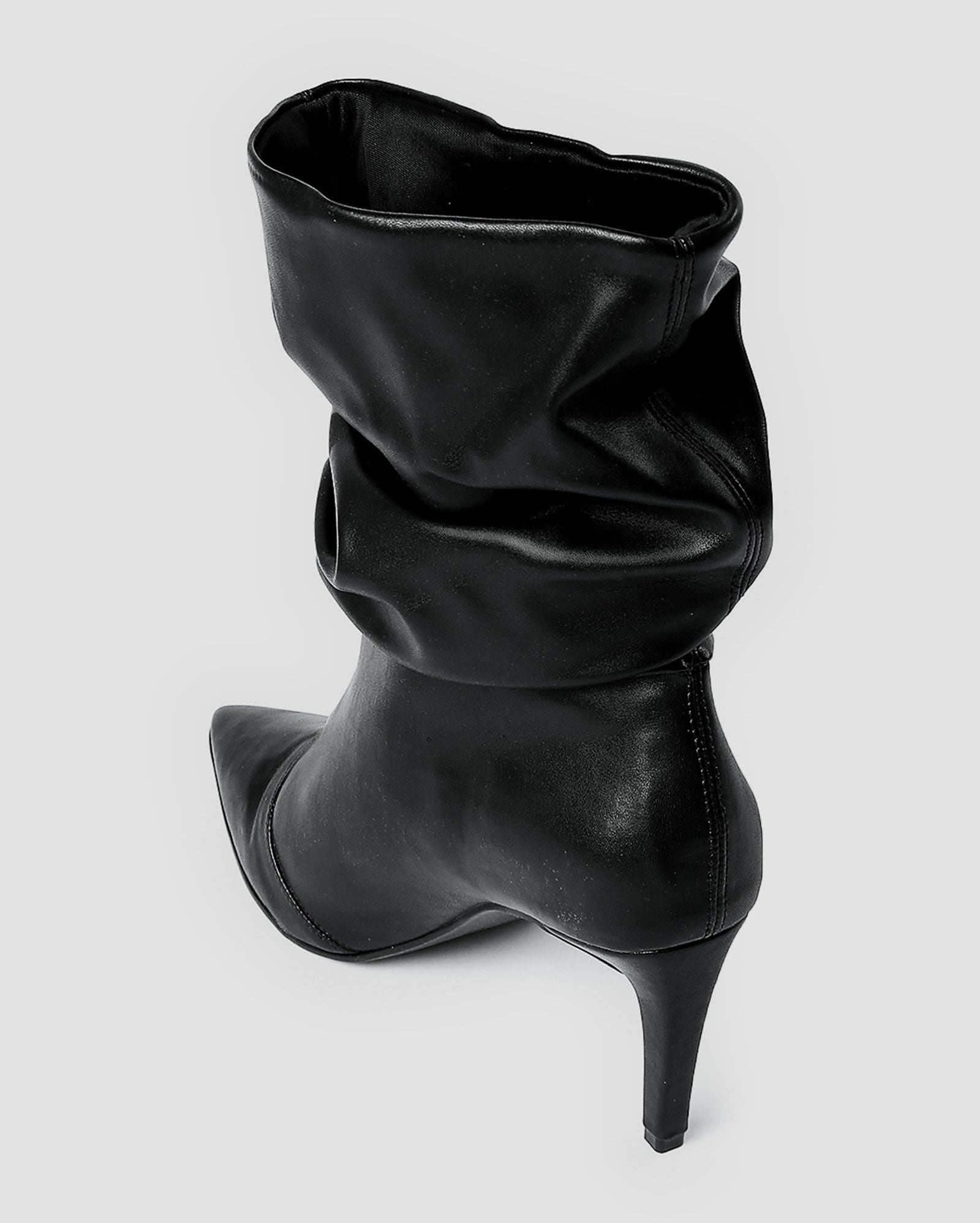 Riachuelo | Bota feminina sloucht de cano médio fino - Preto