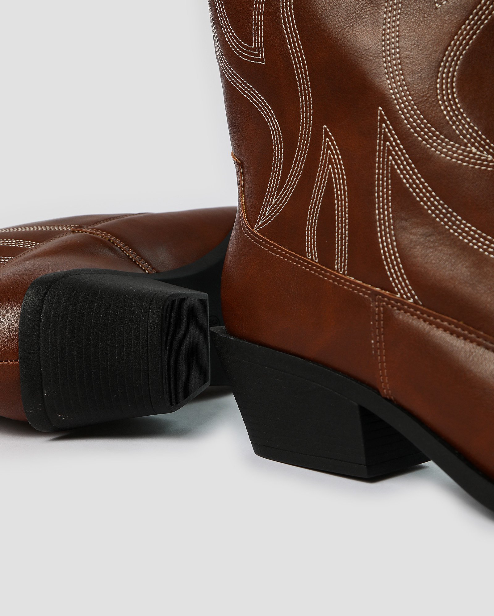 Riachuelo | Bota feminina western cano médio pespontado marrom | Riachuelo