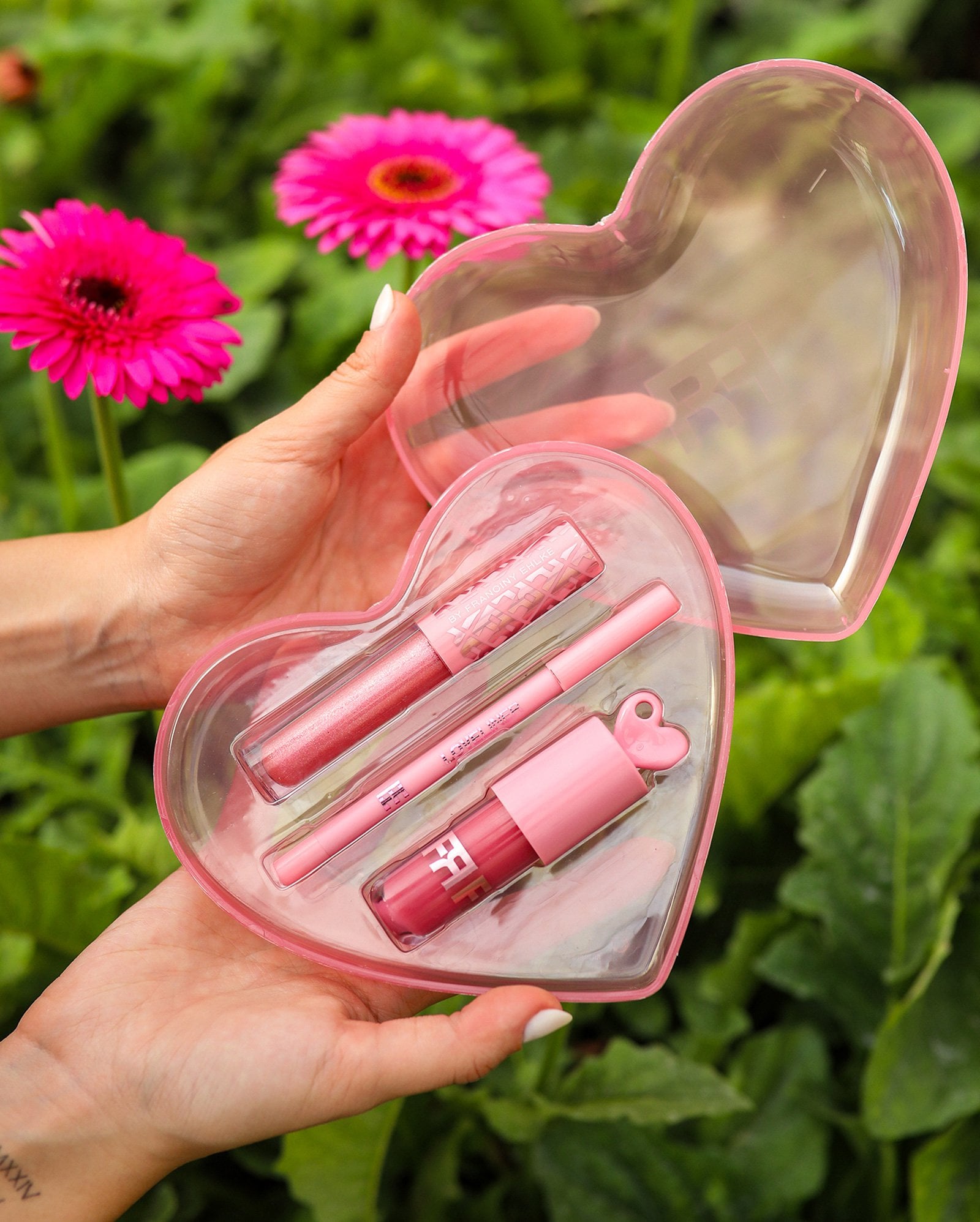 Riachuelo | Kit gloss labial Lovechilli + lápis apontável Loveliner ...