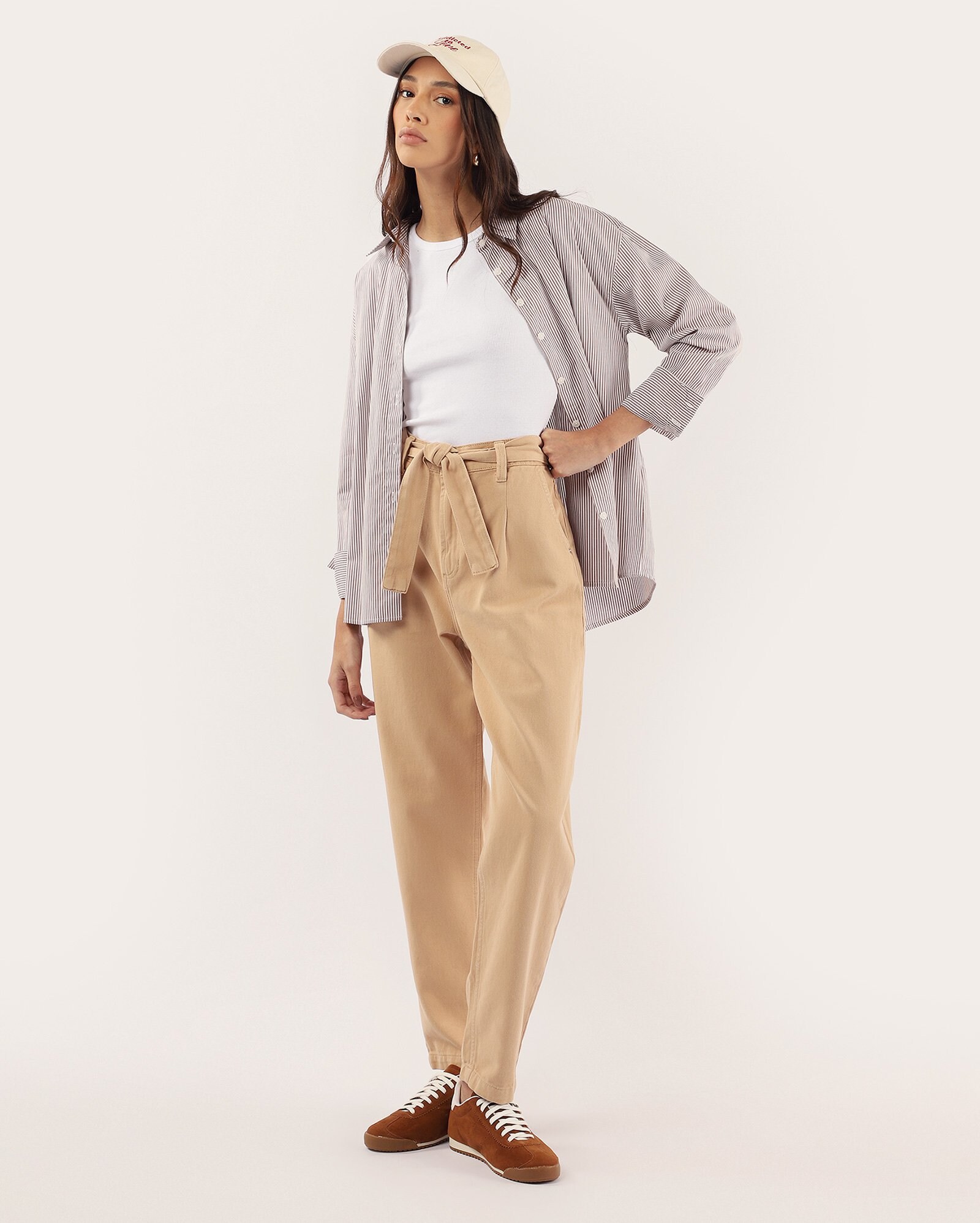 Riachuelo | Calça sarja feminina clochard com faixa para amarração bege