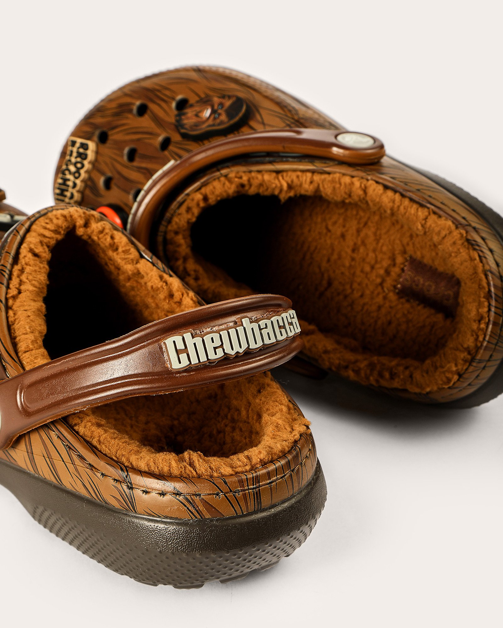 Riachuelo | Sandália feminina Star Wars Chewbacca marrom | Crocs