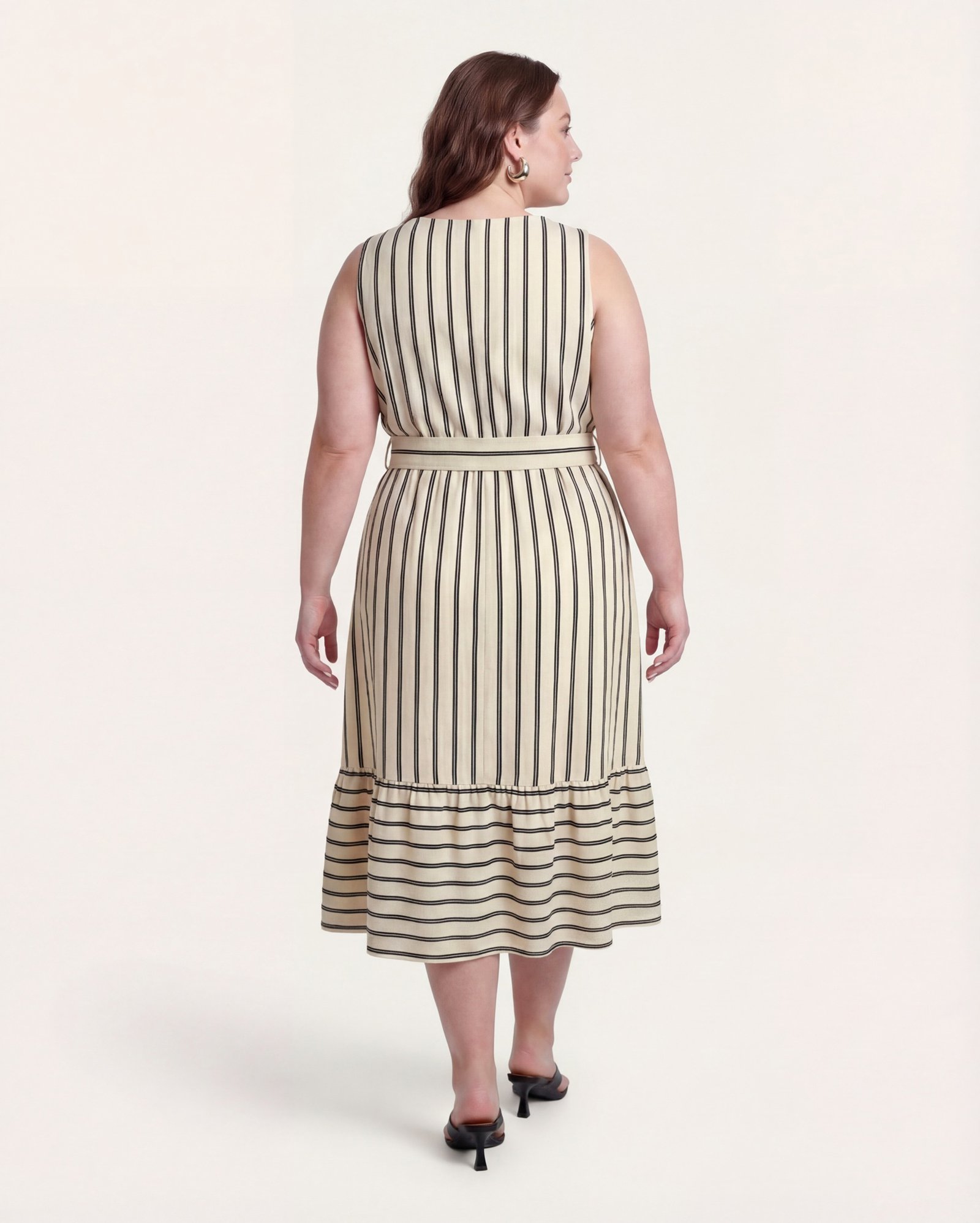 Riachuelo | Vestido plus size midi evasê em viscose listrado - bege