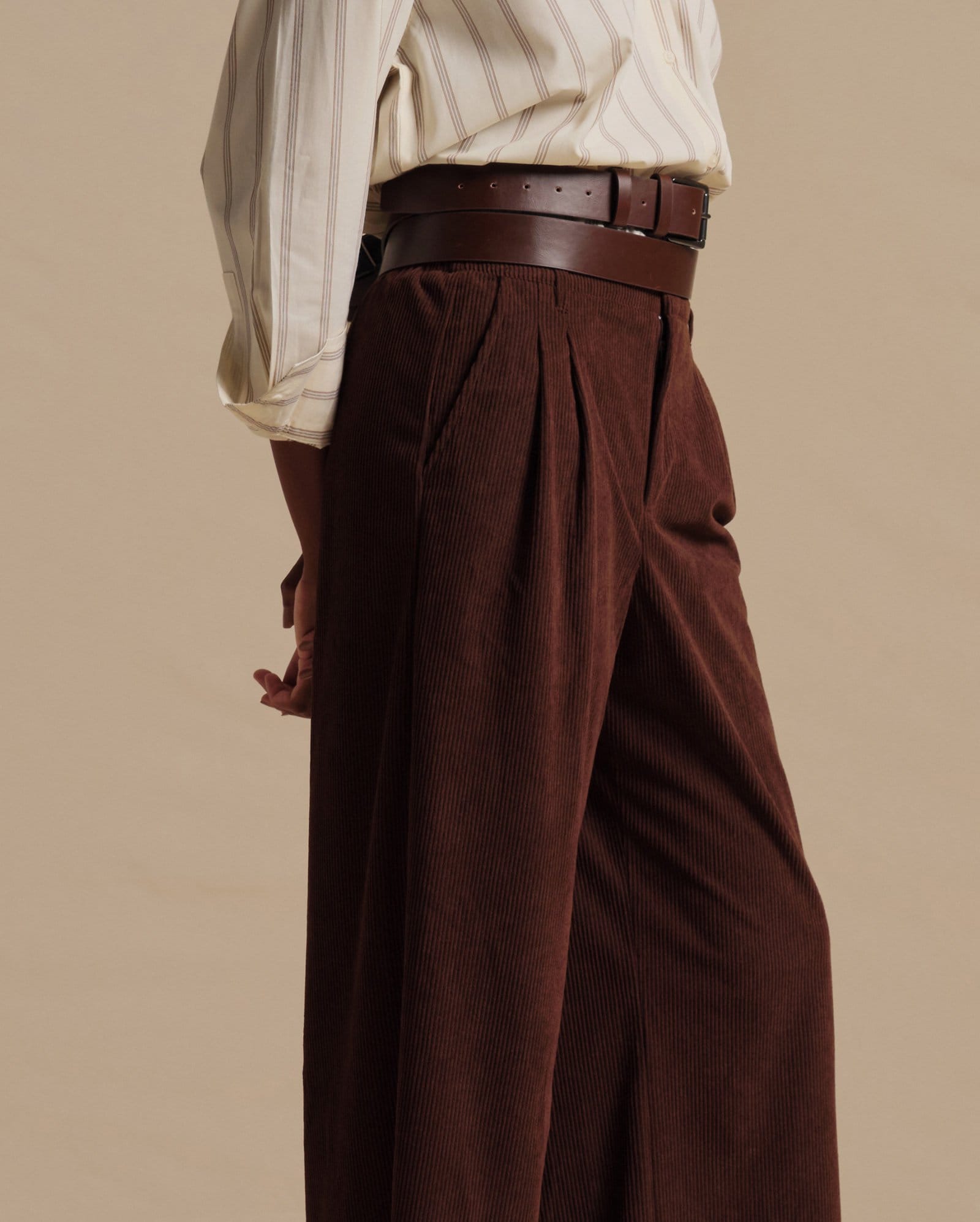 Riachuelo | Calça feminina pantalona veludo cotelê - marrom - Marrom Escuro