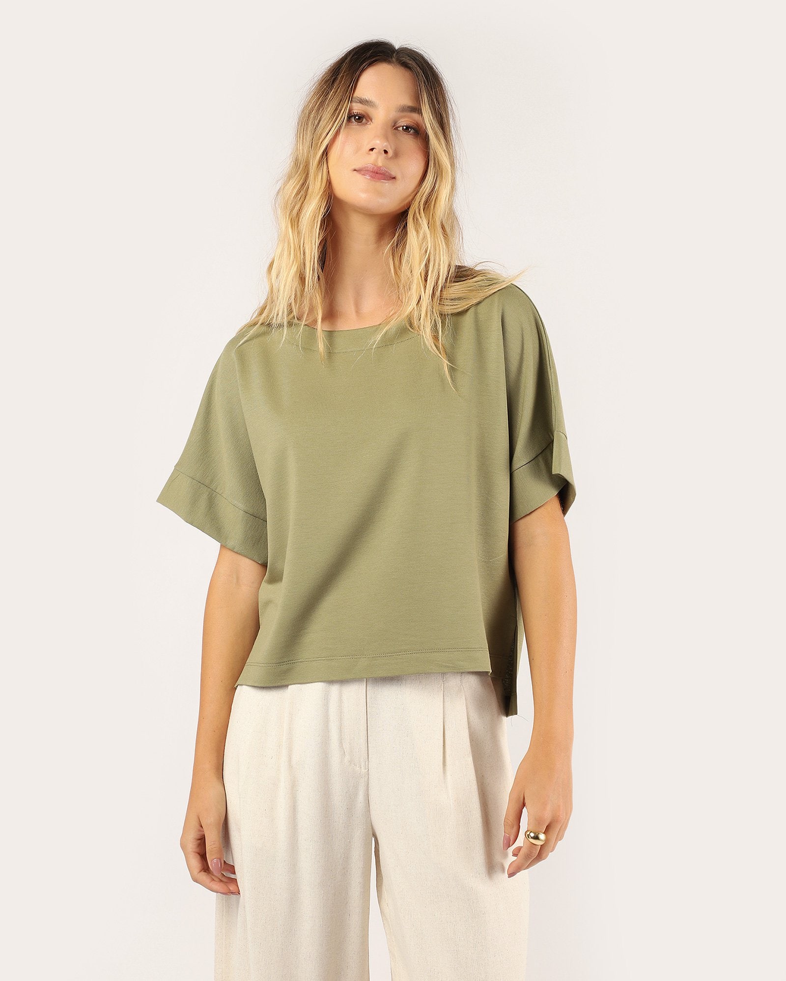 Riachuelo | Blusa feminina em viscose texturizada - Verde Musgo