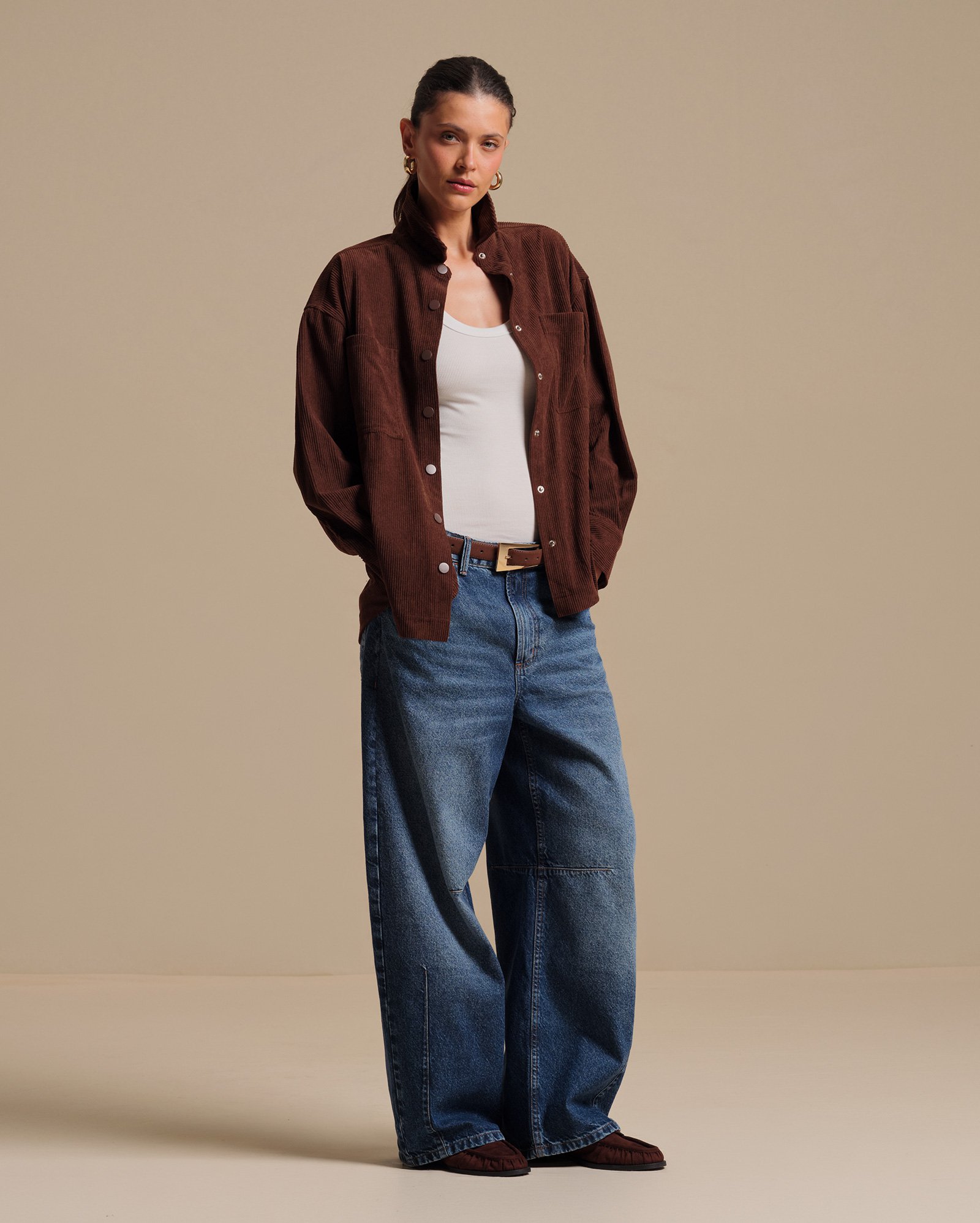 Riachuelo | Camisa com bolso feminina veludo cotelê - Marrom