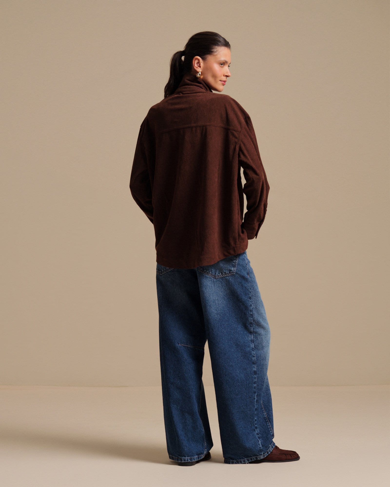 Riachuelo | Camisa com bolso feminina veludo cotelê - Marrom