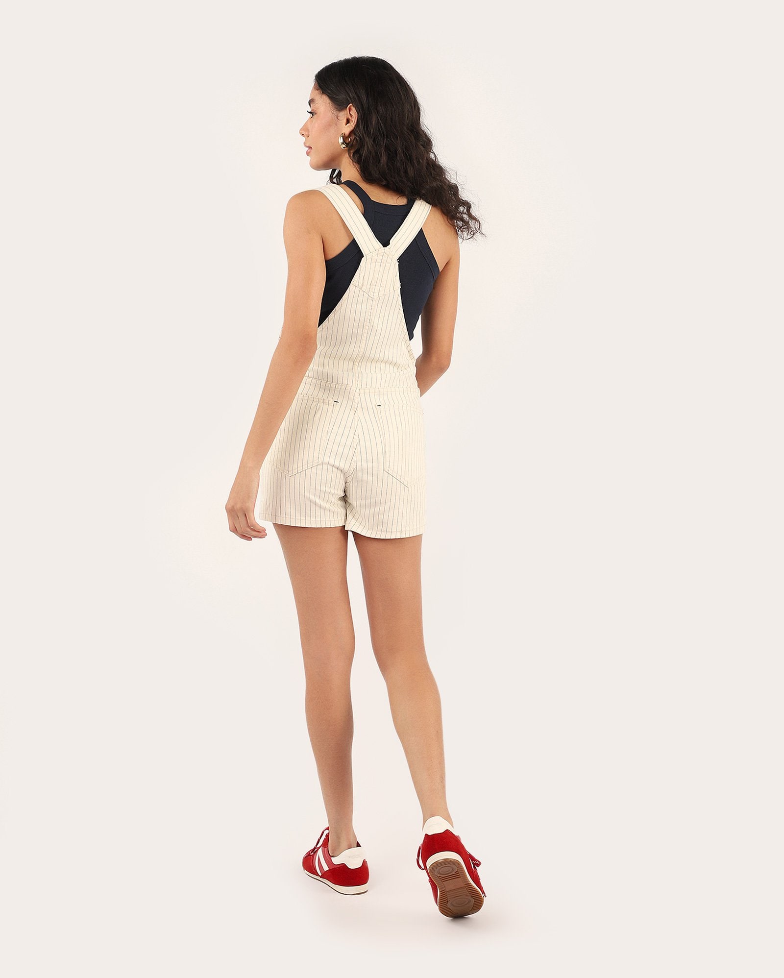 Riachuelo | Jardineira sarja feminina risca de giz - bege | Pool Jeans
