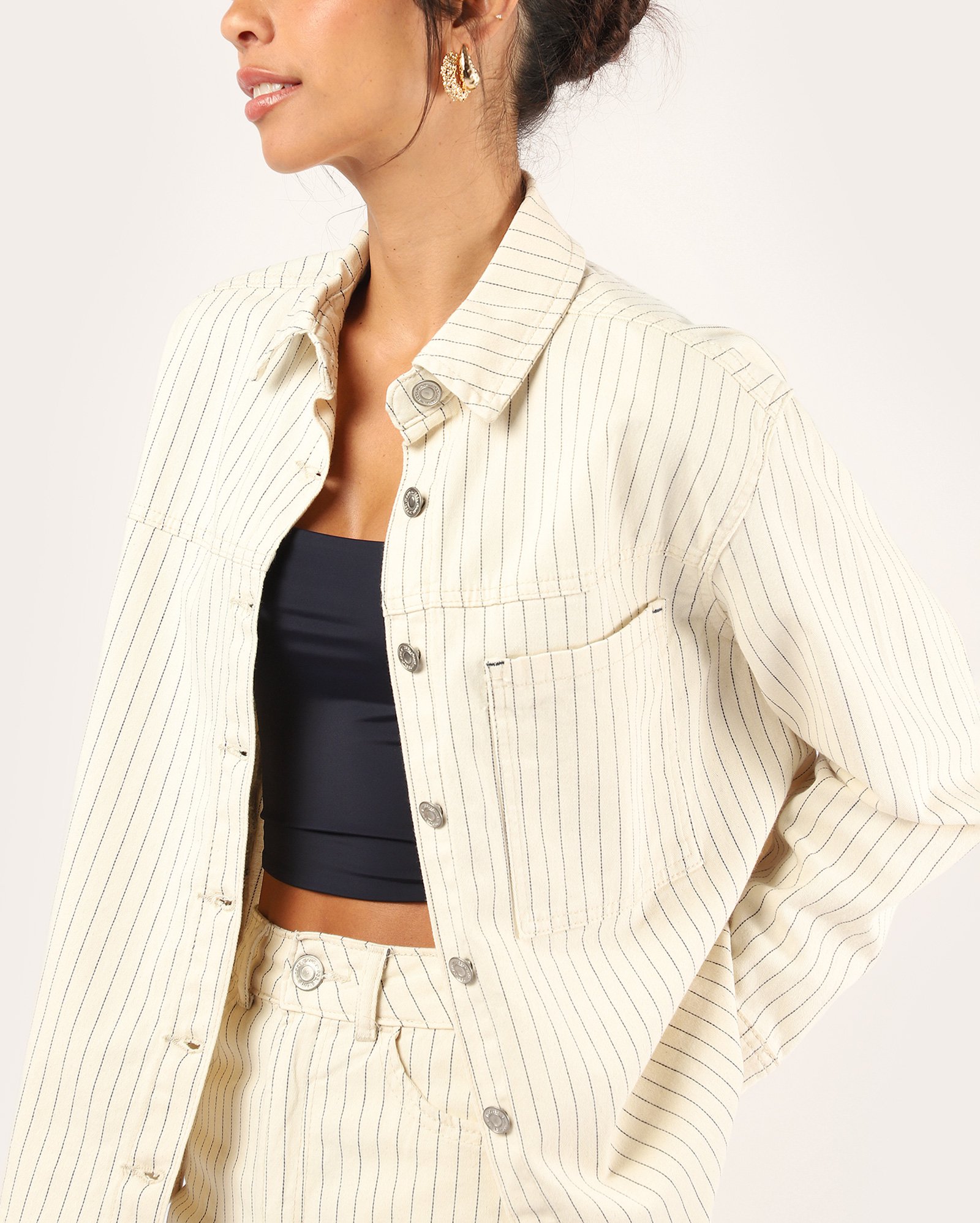 Riachuelo | Shacket sarja feminina risca de giz - bege | Pool Jeans