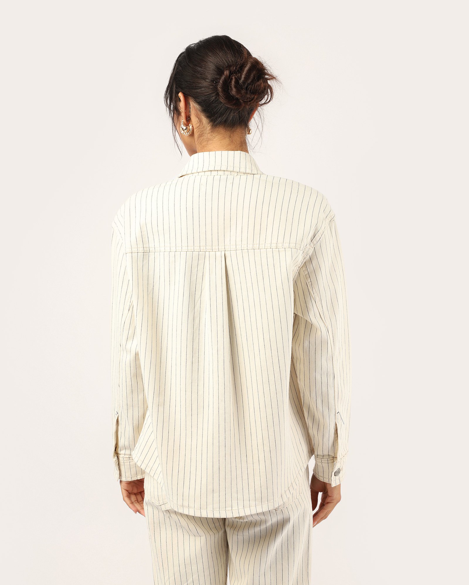Riachuelo | Shacket sarja feminina risca de giz - bege | Pool Jeans