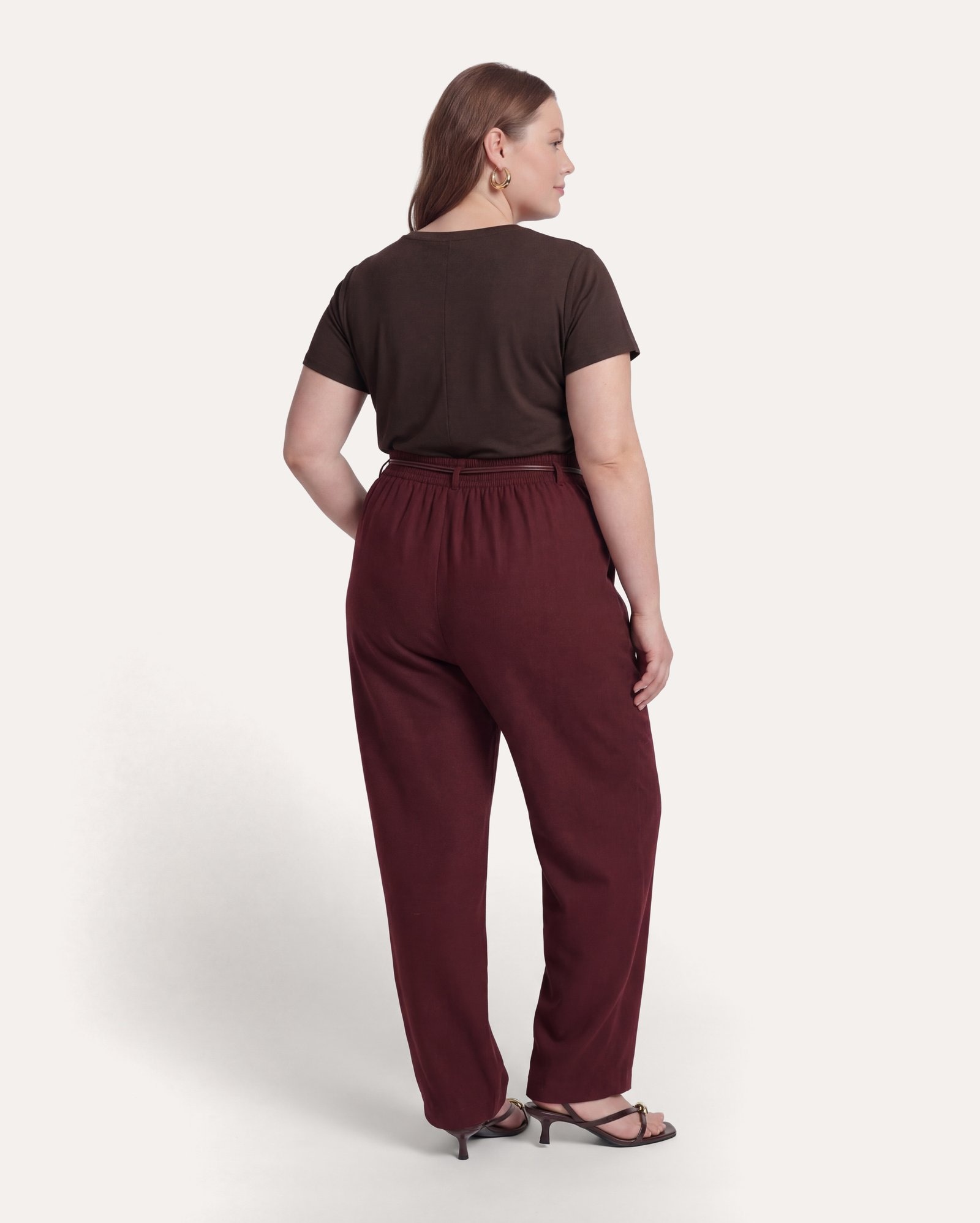 Riachuelo | Calça plus size feminina em viscolinho reta com cinto - vinho
