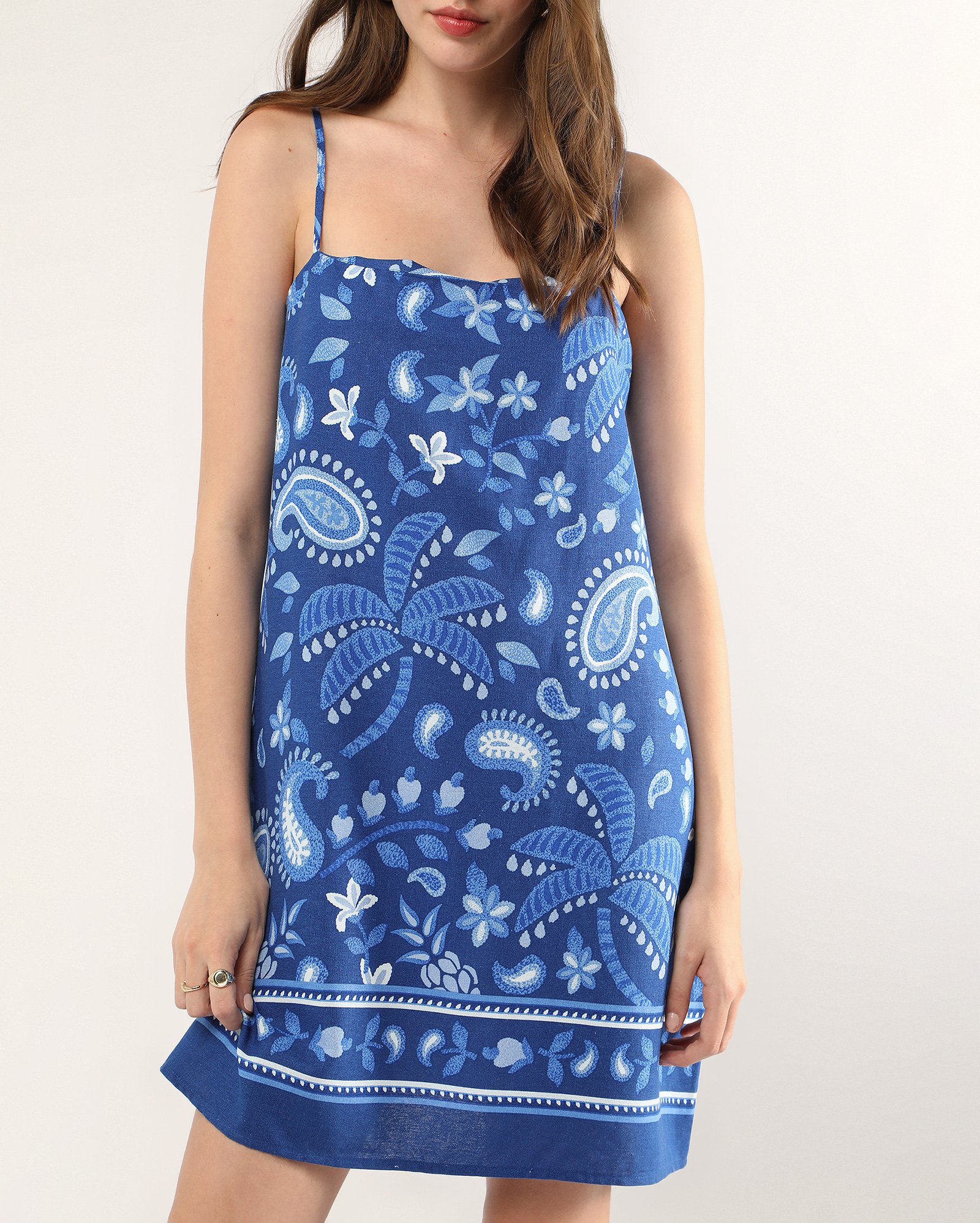 Riachuelo | Vestido curto reto paisley em viscolinho - azul