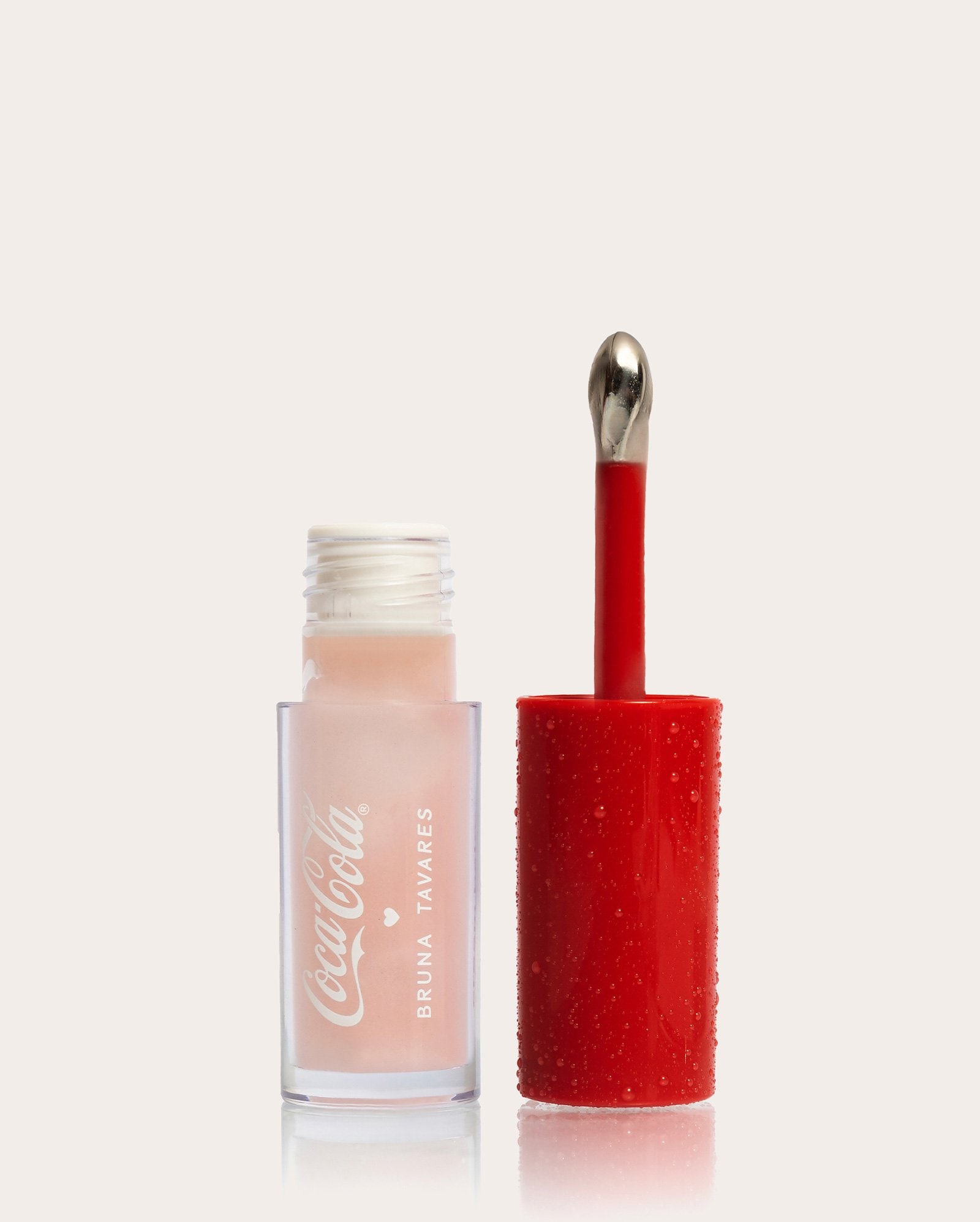 Riachuelo | Balm labial Coca-Cola Refresh Your Lips 4,65g | Bruna Tavares