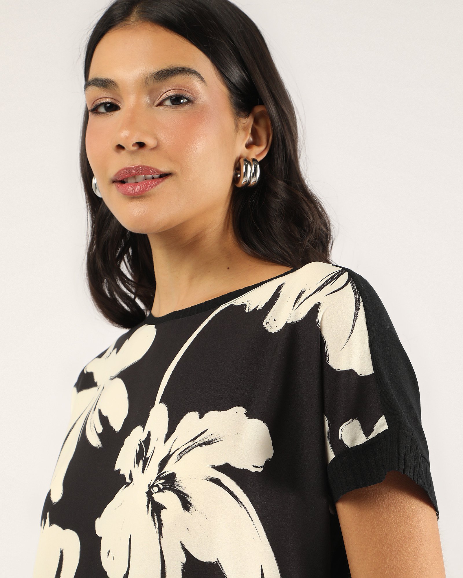 Riachuelo | Blusa feminina ampla floral - preta