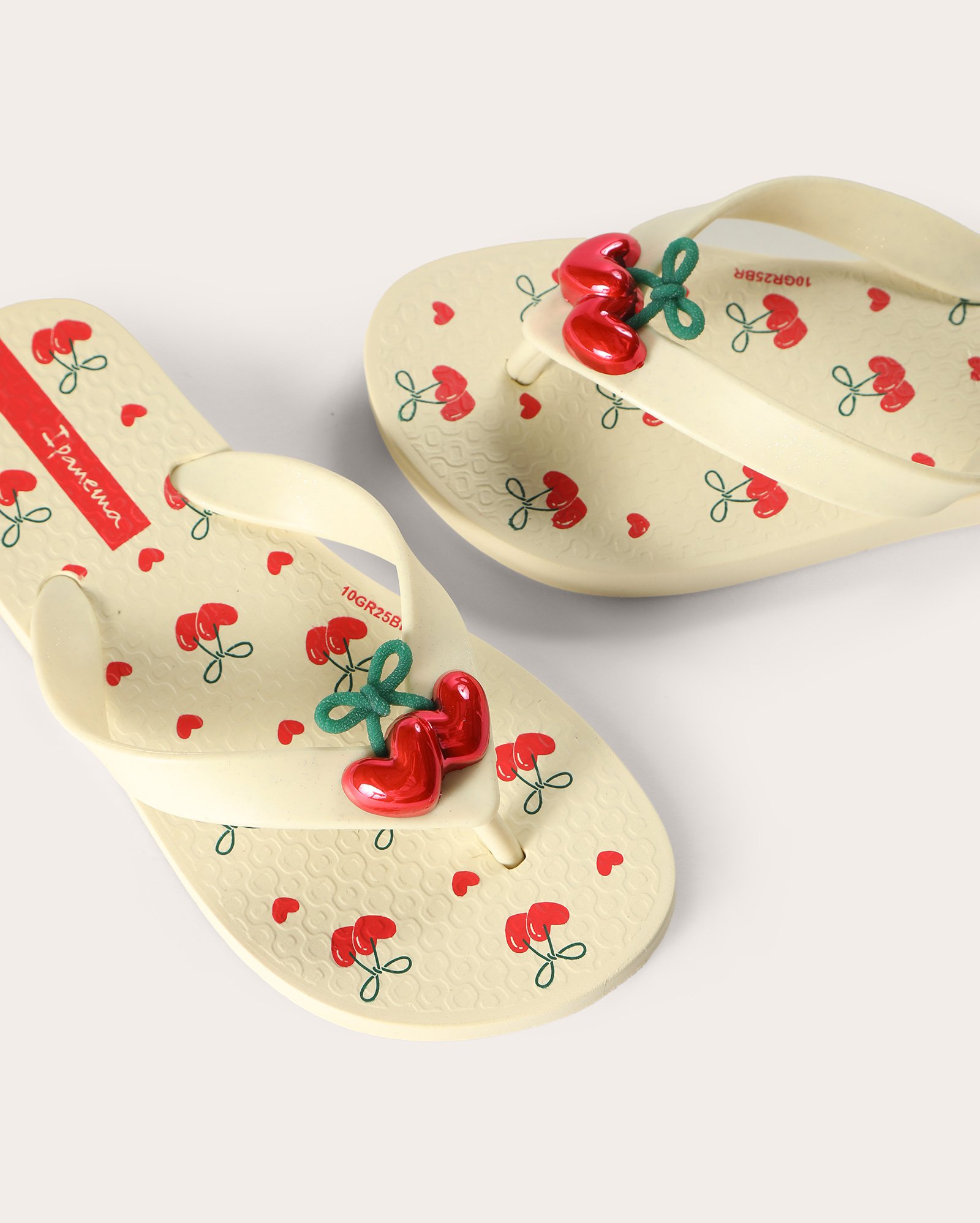 Riachuelo | Chinelo infantil com tiras cerejas - bege | Ipanema
