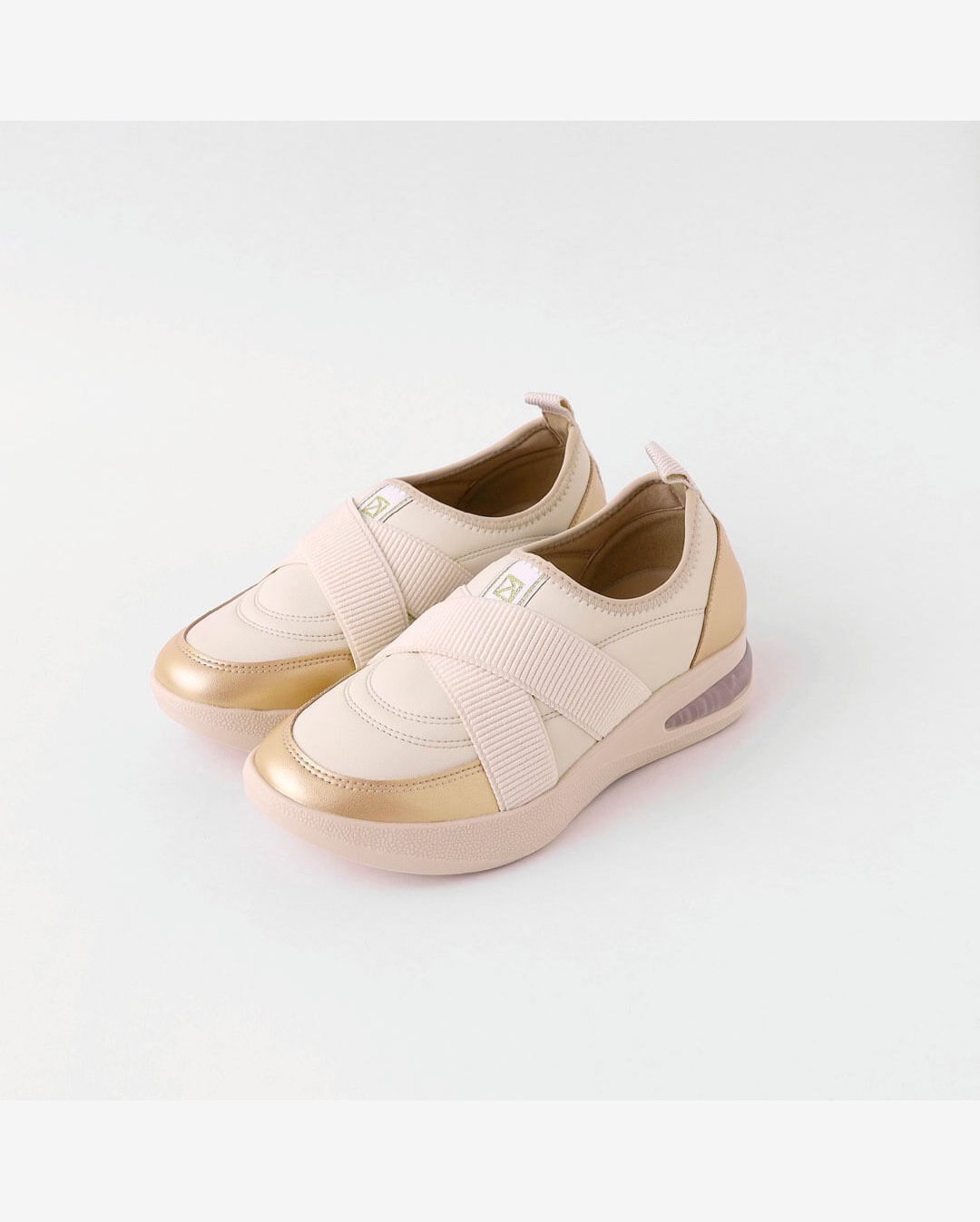 Riachuelo | Tênis SoftStep Salto Anabela Médio Off White com Dourado